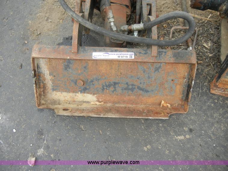 Toro Dingo auger attachment in Shawnee, KS | Item M9719 sold | Purple Wave