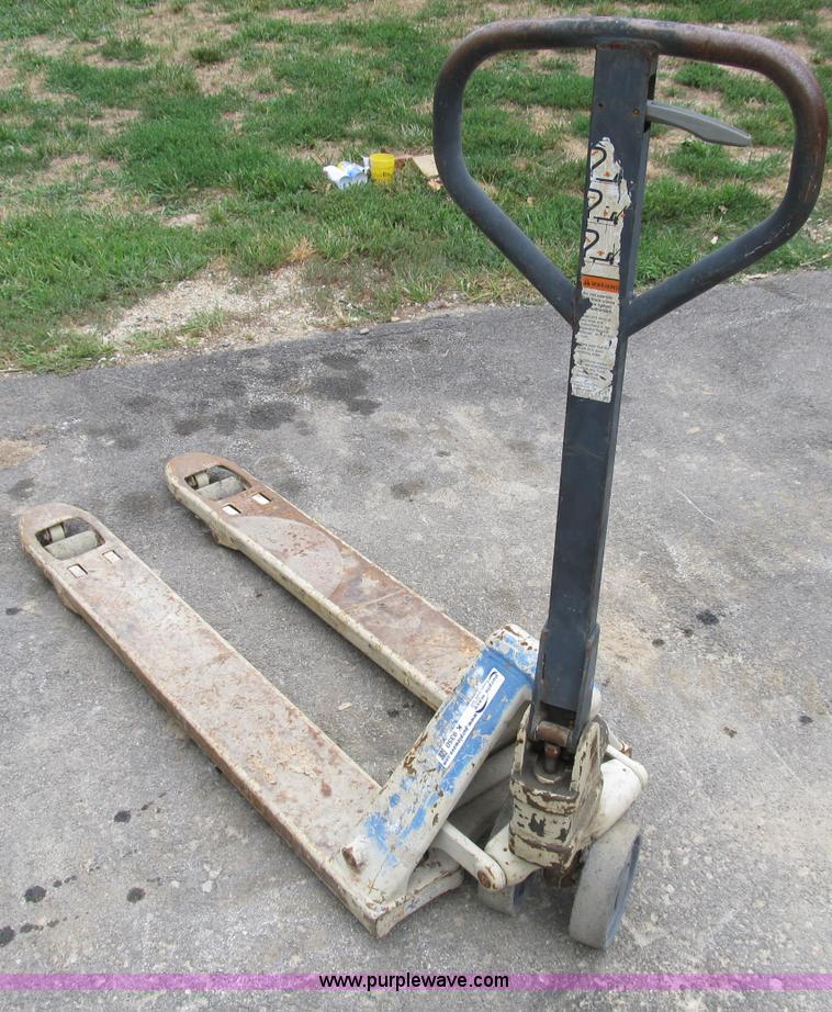 Crown Equipment PTH50 pallet jack in Eureka, MO | Item K9350 sold ...