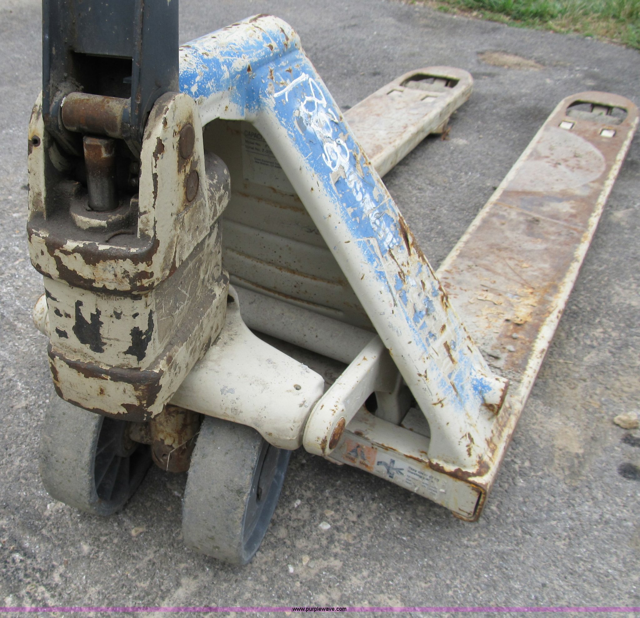 Crown Equipment PTH50 pallet jack in Eureka, MO | Item K9350 sold ...
