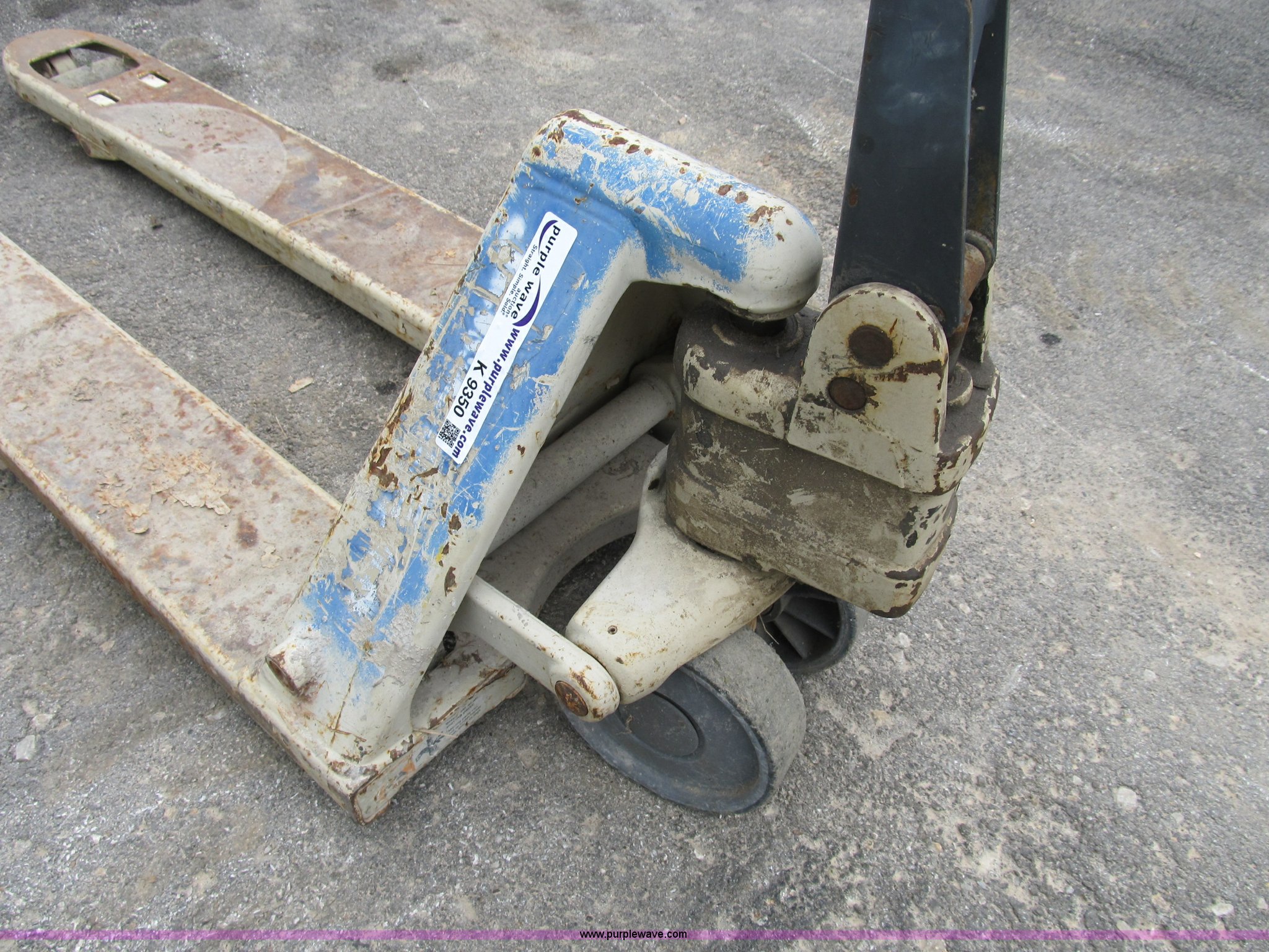 Crown Equipment PTH50 pallet jack in Eureka, MO | Item K9350 sold ...