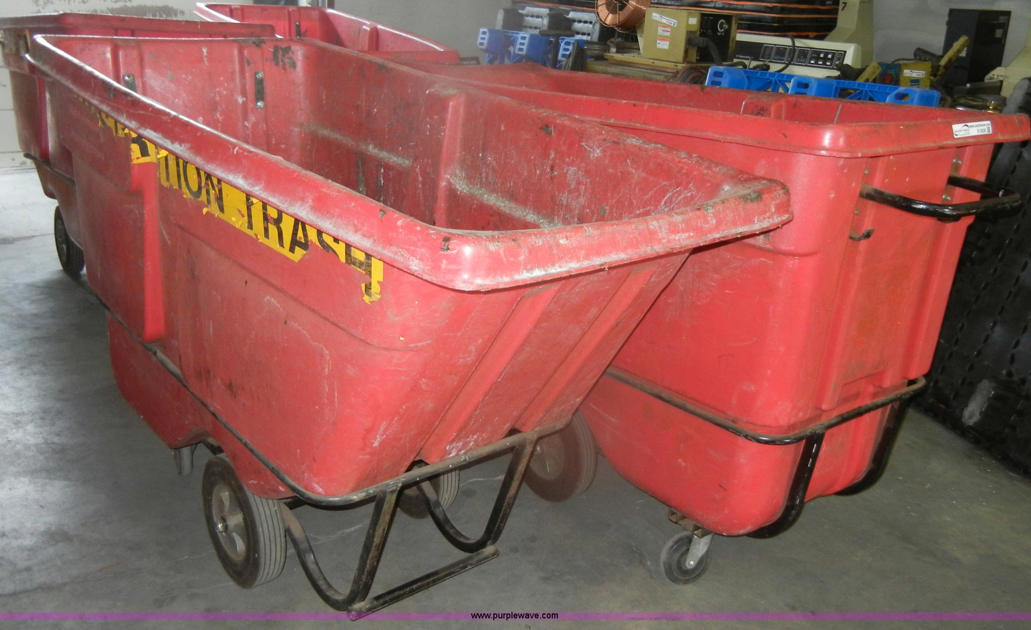 (2) Rubbermaid push carts in Olathe, KS | Item N9536 sold | Purple Wave