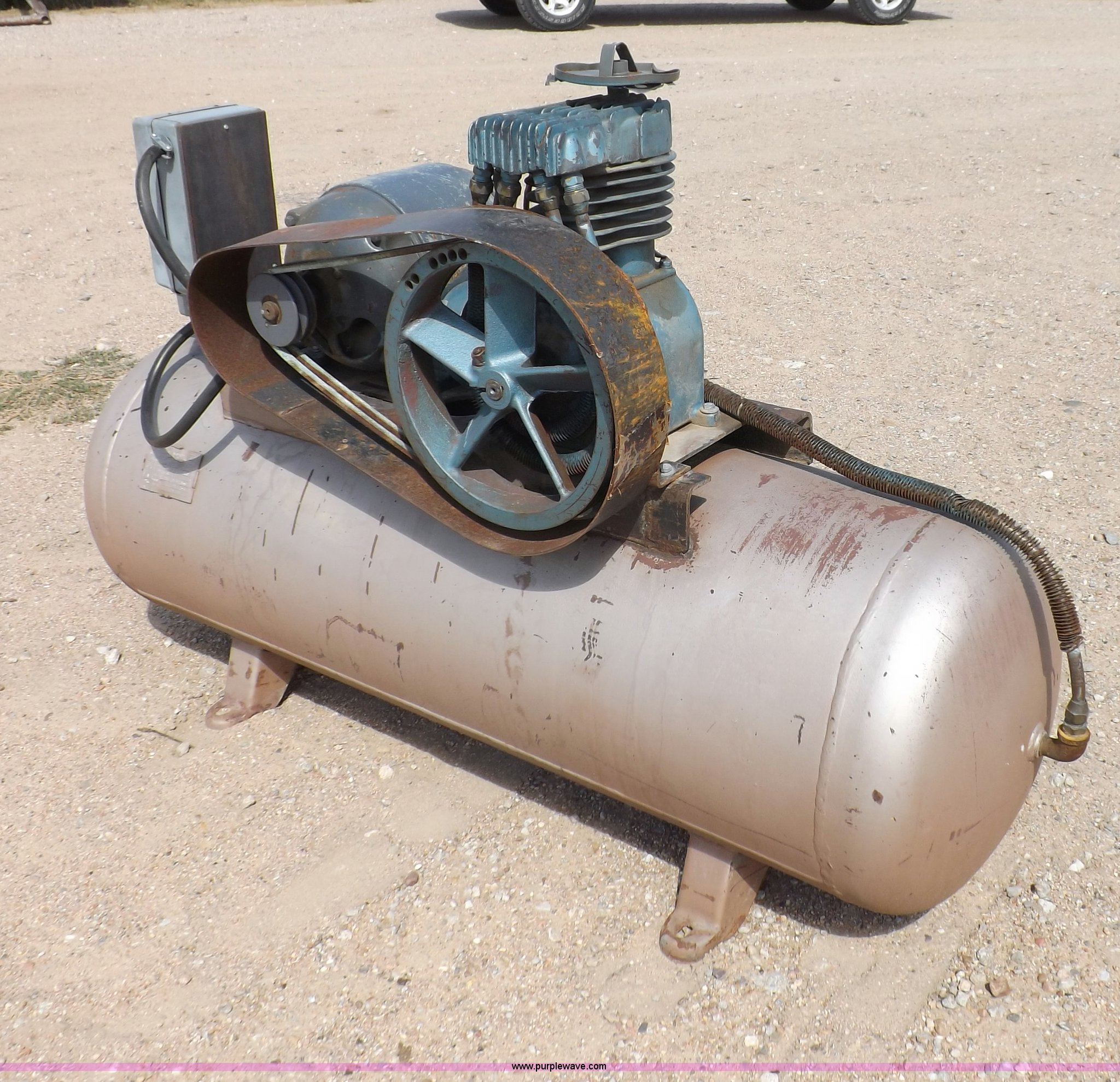 Lincoln air compressor in Cimarron, KS | Item B7485 sold | Purple Wave