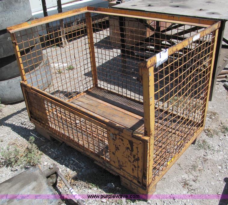 Steel material basket in Kansas City, MO | Item E2063 sold | Purple Wave