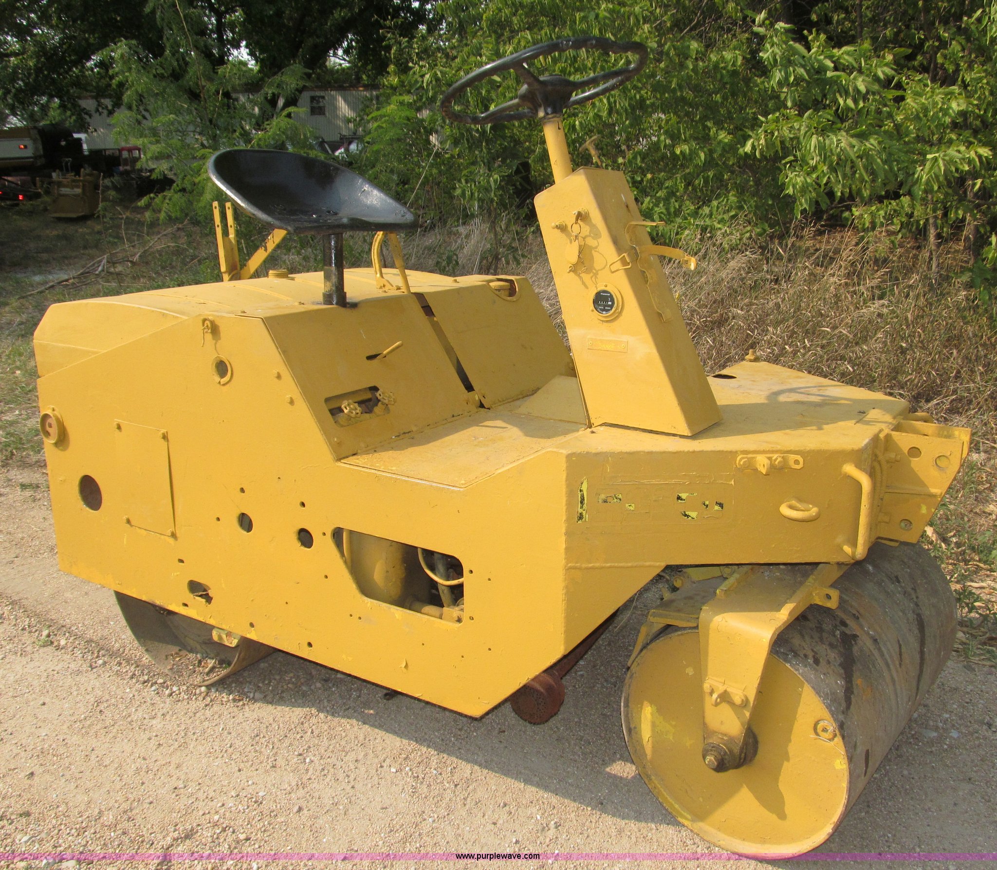 (2) ride on self-propelled smooth drum rollers in Wymore, NE | Item ...