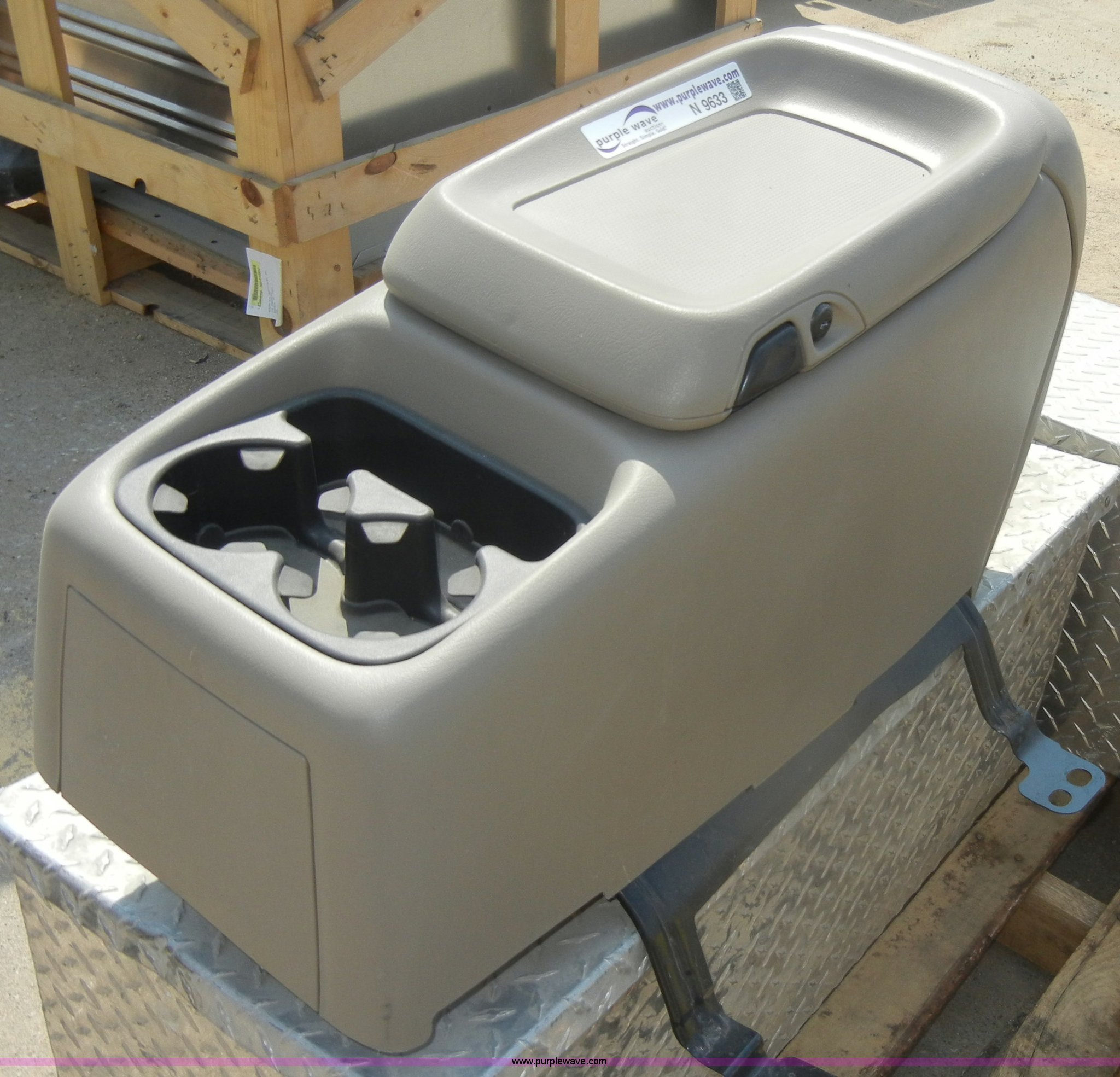 Center console unit in Topeka, KS | Item N9633 sold | Purple Wave