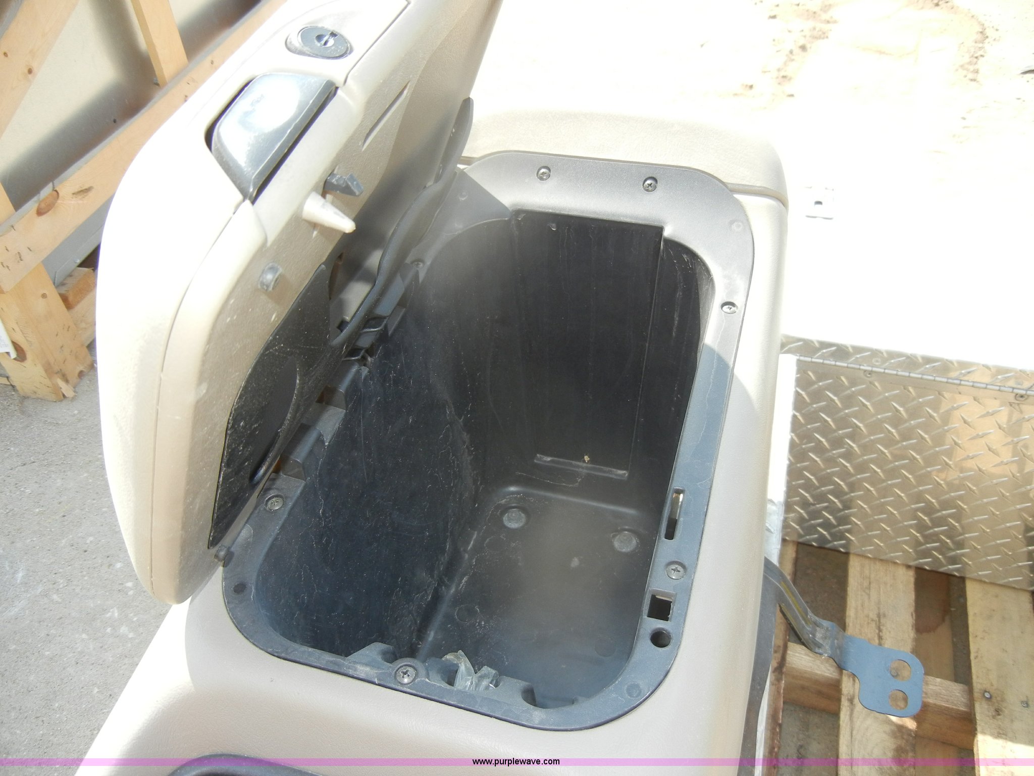 Center console unit in Topeka, KS | Item N9633 sold | Purple Wave