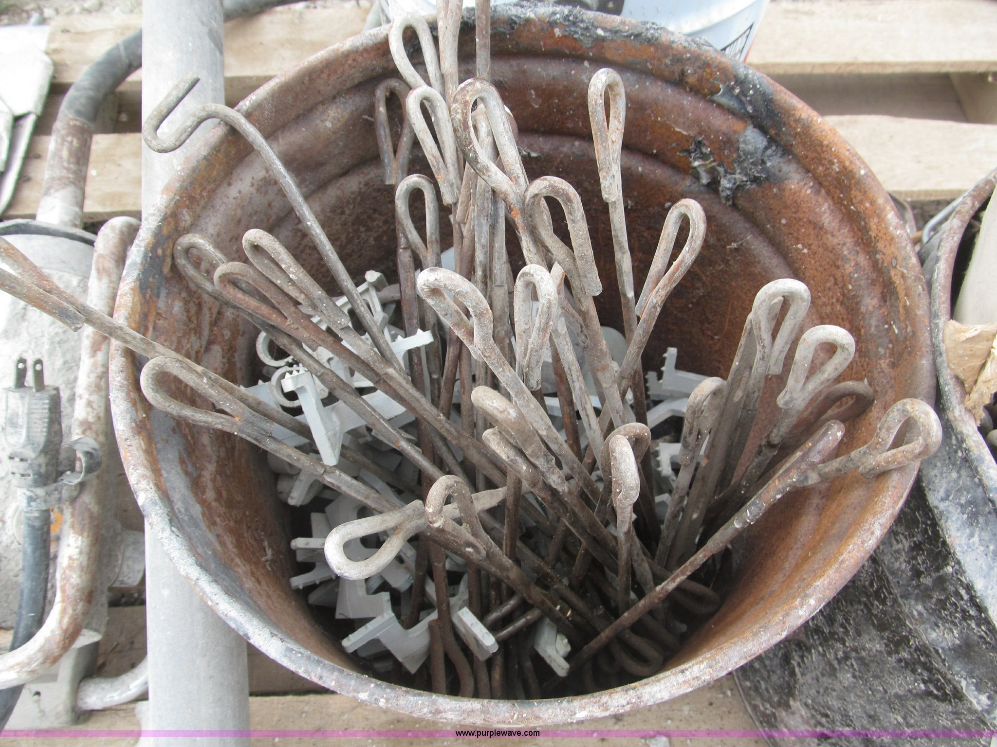 Assorted tools and Symons ties in Falls City, NE | Item K9589 sold ...