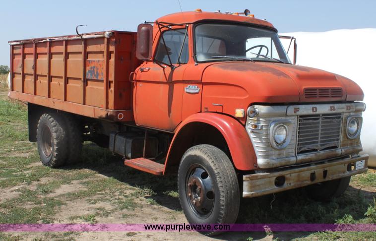 1968 Ford F600 grain truck in Kinsley, KS | Item G4725 sold | Purple Wave