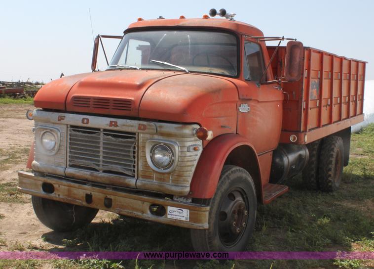 1968 Ford F600 grain truck in Kinsley, KS | Item G4725 sold | Purple Wave