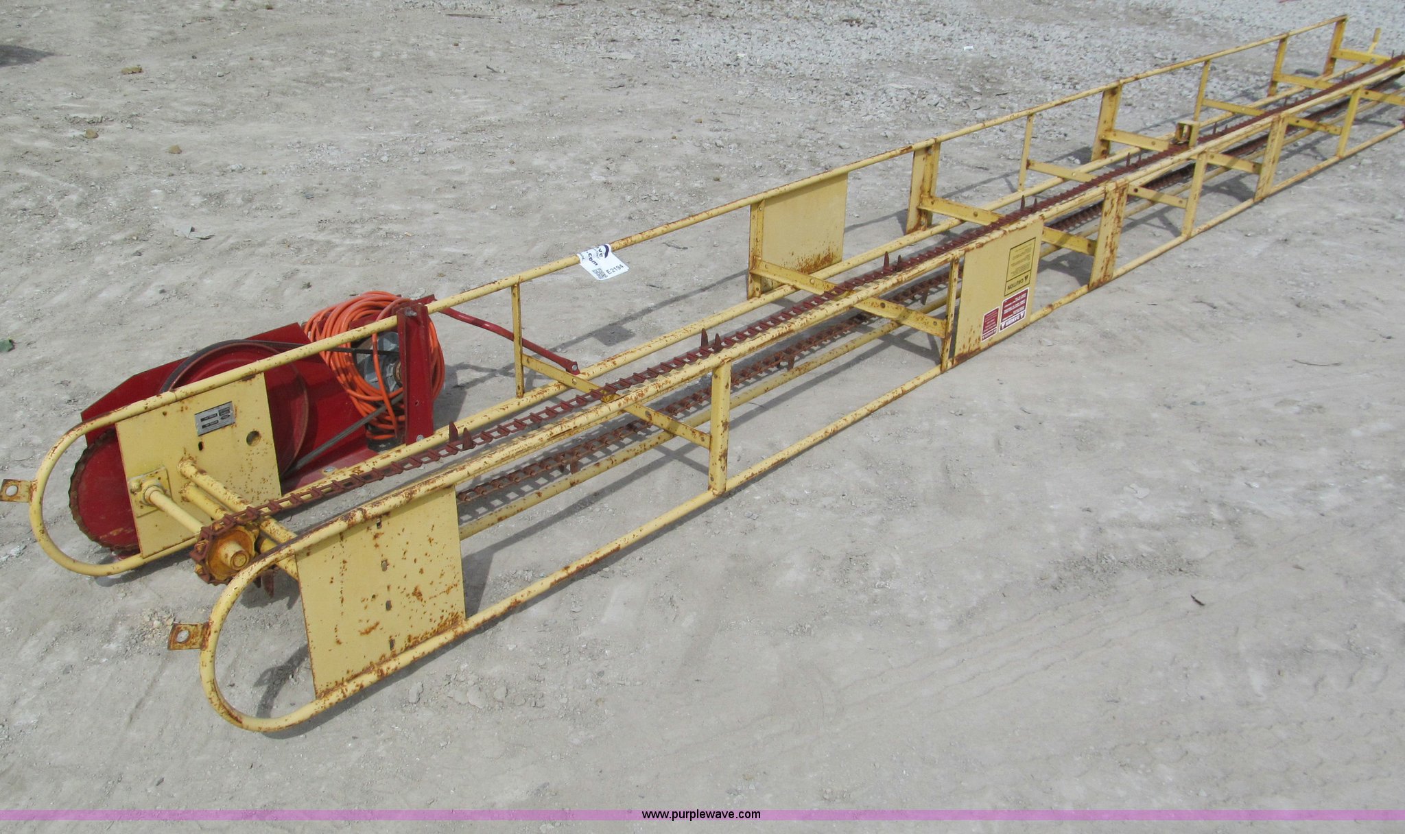 New Holland 132 square bale elevator in Cameron, MO | Item E2194 sold ...