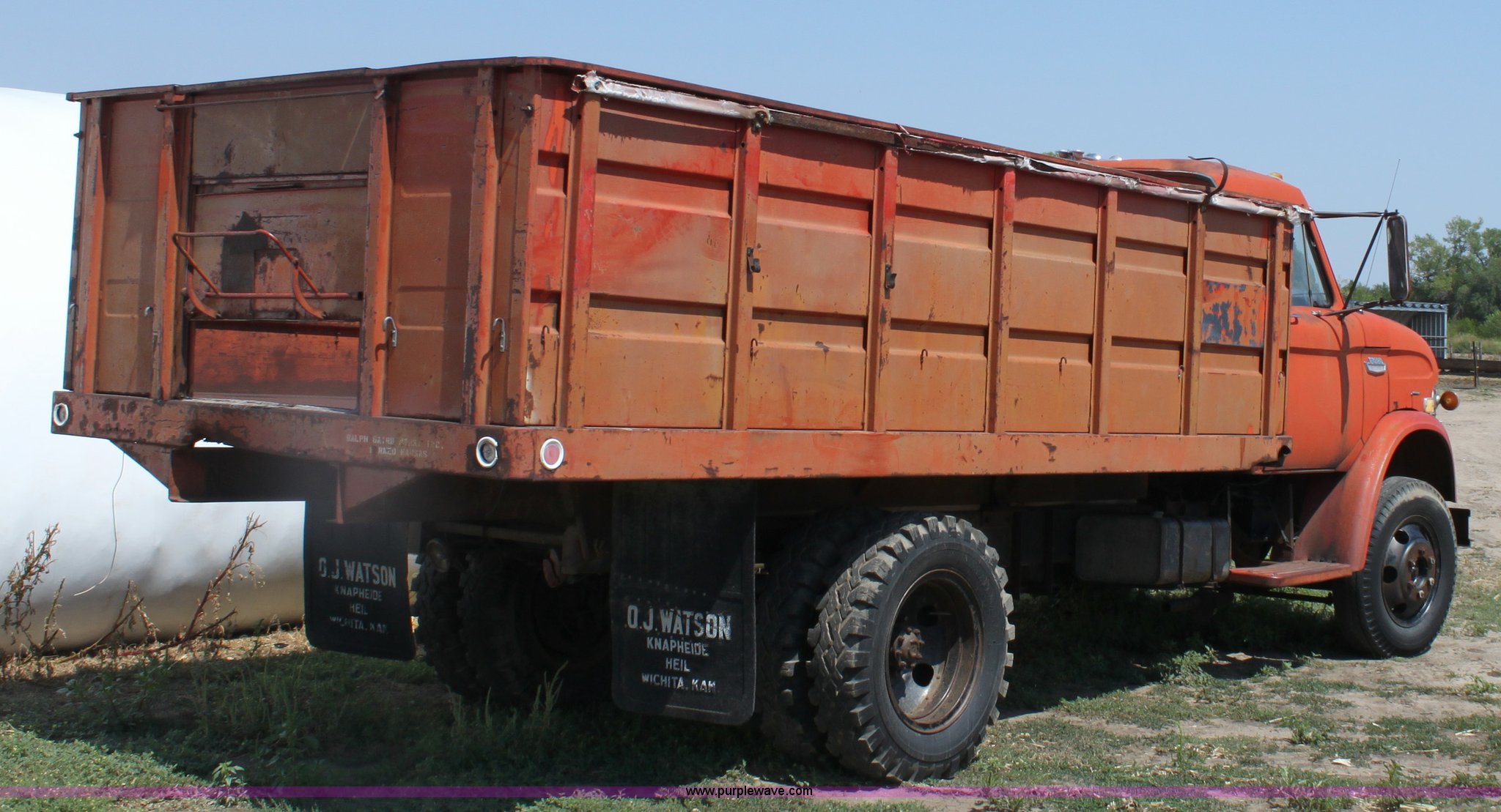 1968 Ford F600 grain truck in Kinsley, KS | Item G4725 sold | Purple Wave