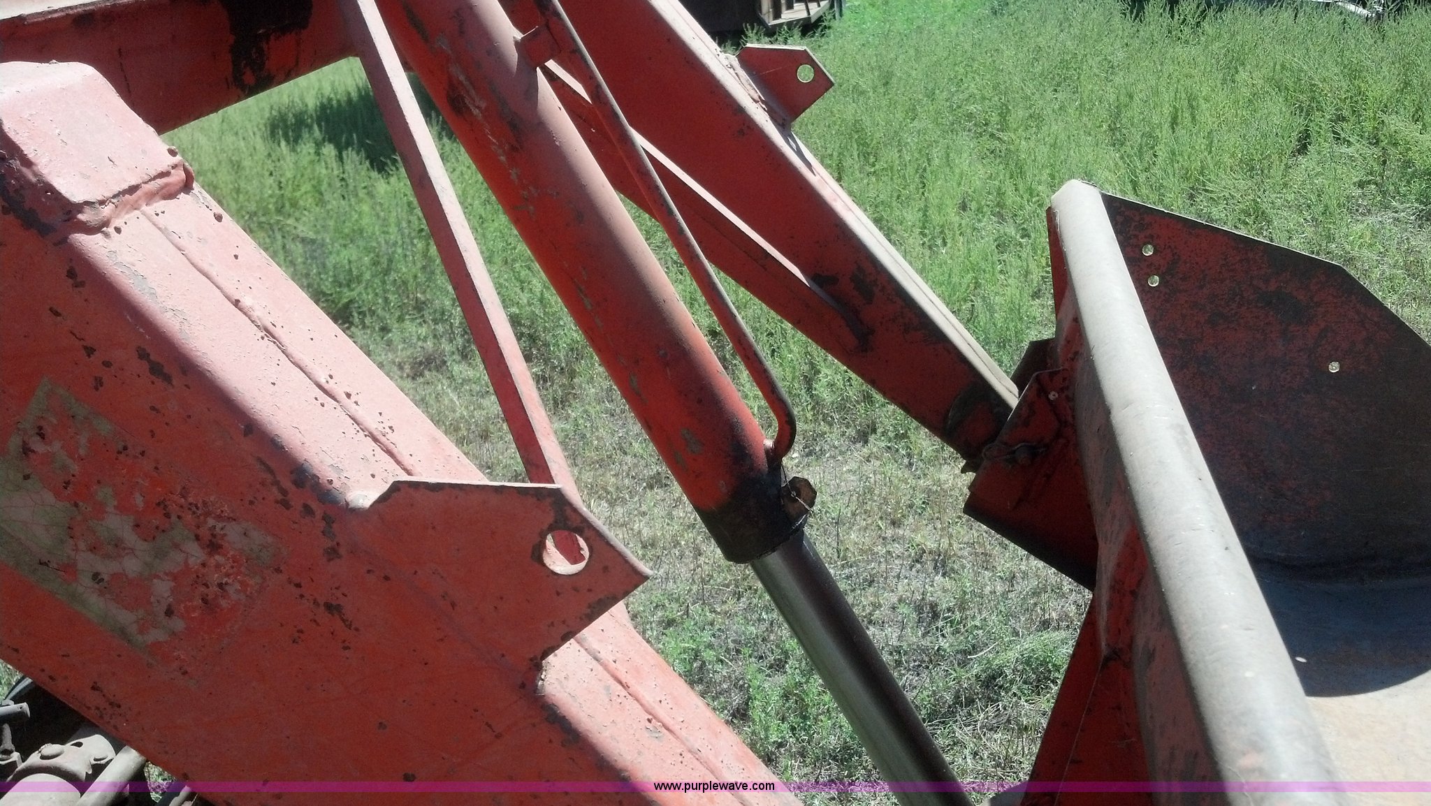 Du-Al loader with bucket in Buhler, KS | Item V9268 sold | Purple Wave