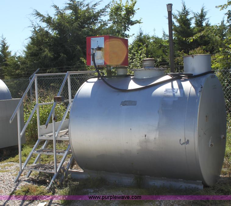 1998 Wemac 1000 fuel tank in Chanute, KS | Item G4836 sold | Purple Wave