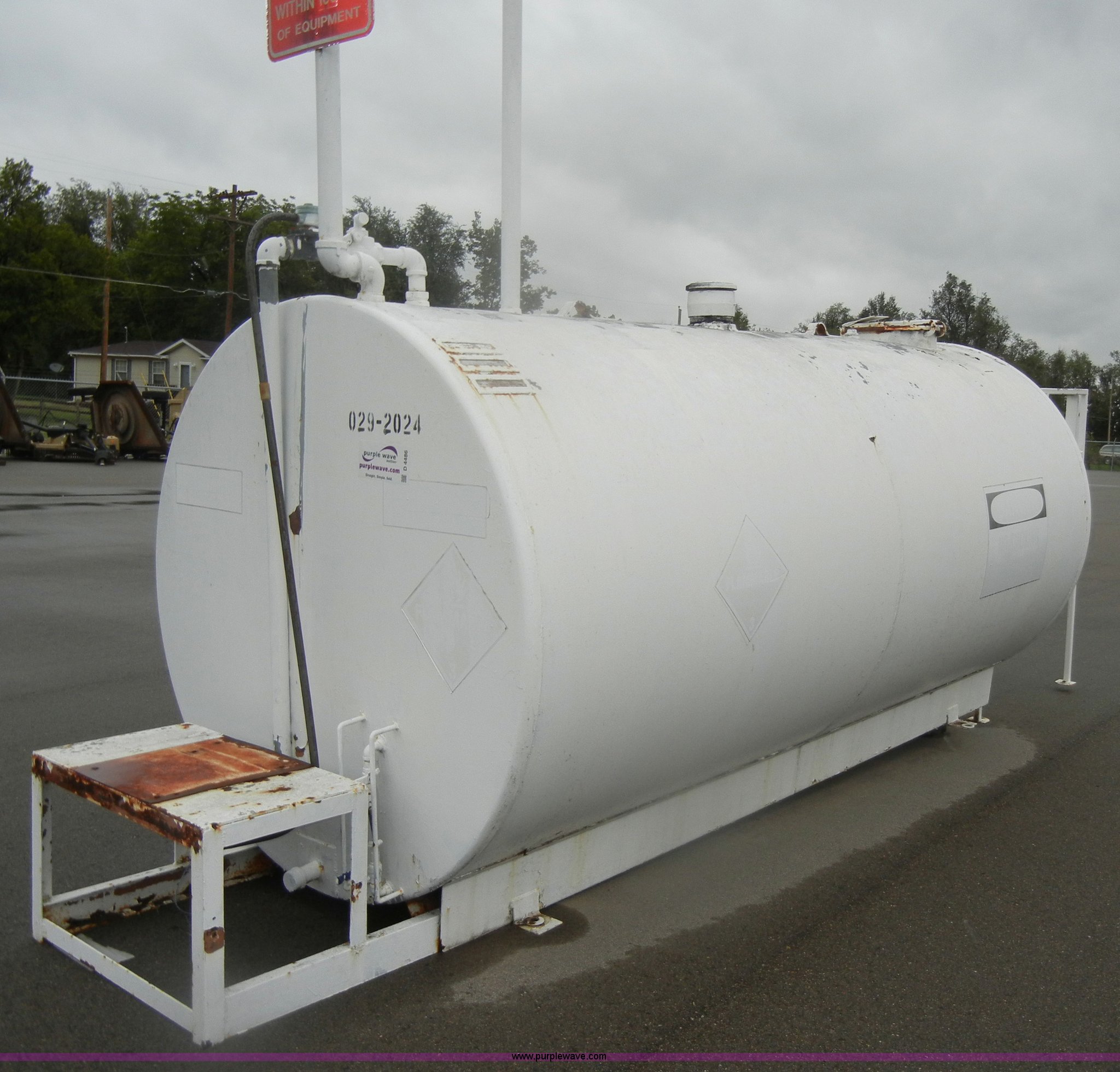 Wemac 2,000 gallon fuel tank in Salina, KS | Item D4486 sold | Purple Wave