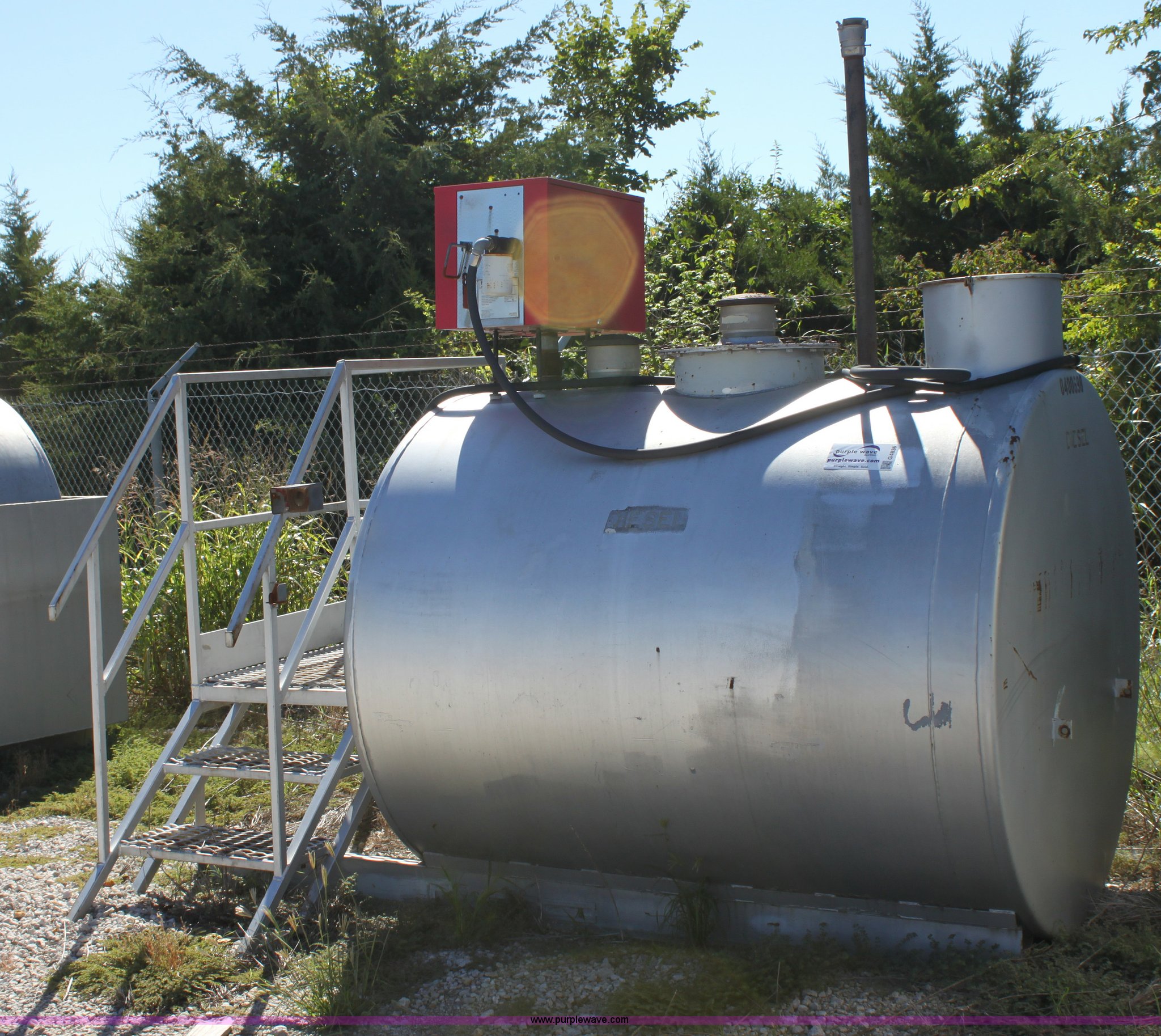 1998 Wemac 1000 fuel tank in Chanute, KS | Item G4836 sold | Purple Wave