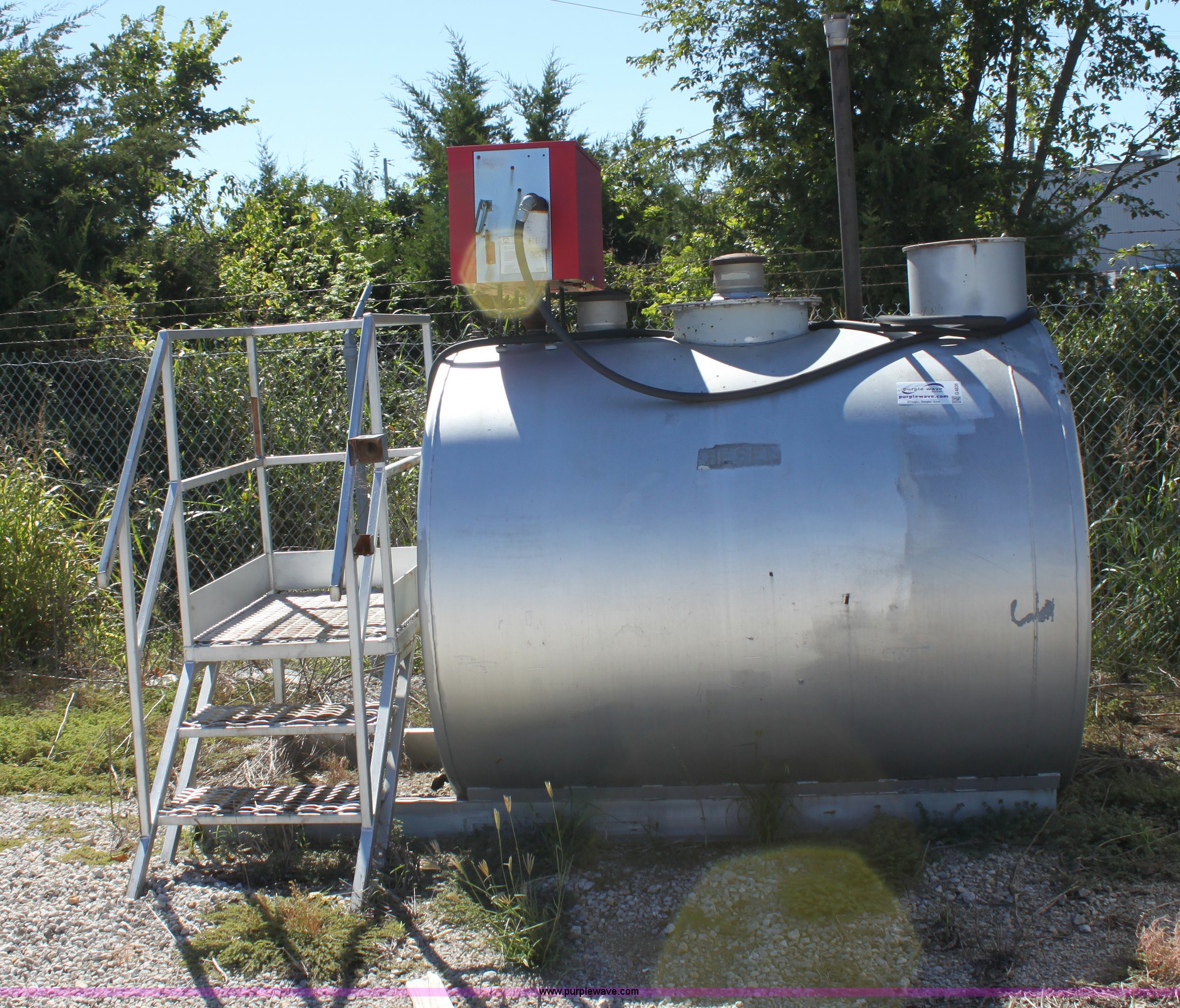 1998 Wemac 1000 fuel tank in Chanute, KS | Item G4836 sold | Purple Wave