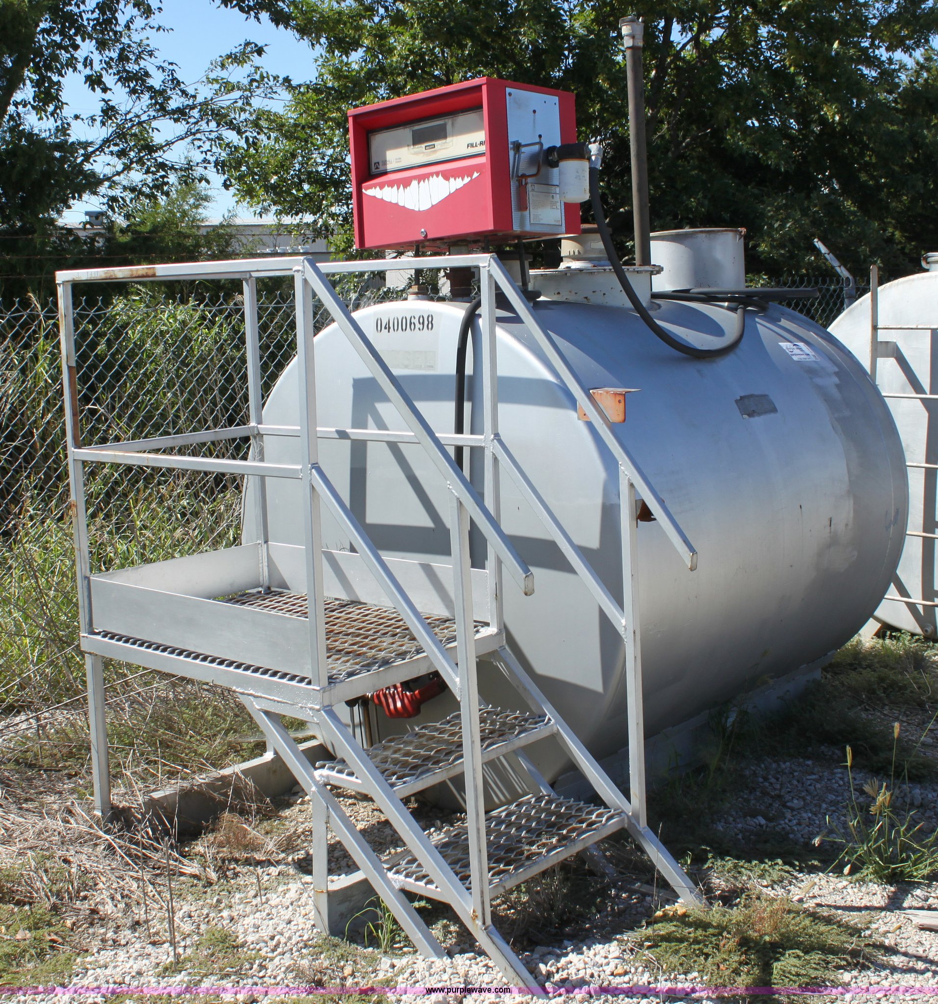 1998 Wemac 1000 fuel tank in Chanute, KS | Item G4836 sold | Purple Wave