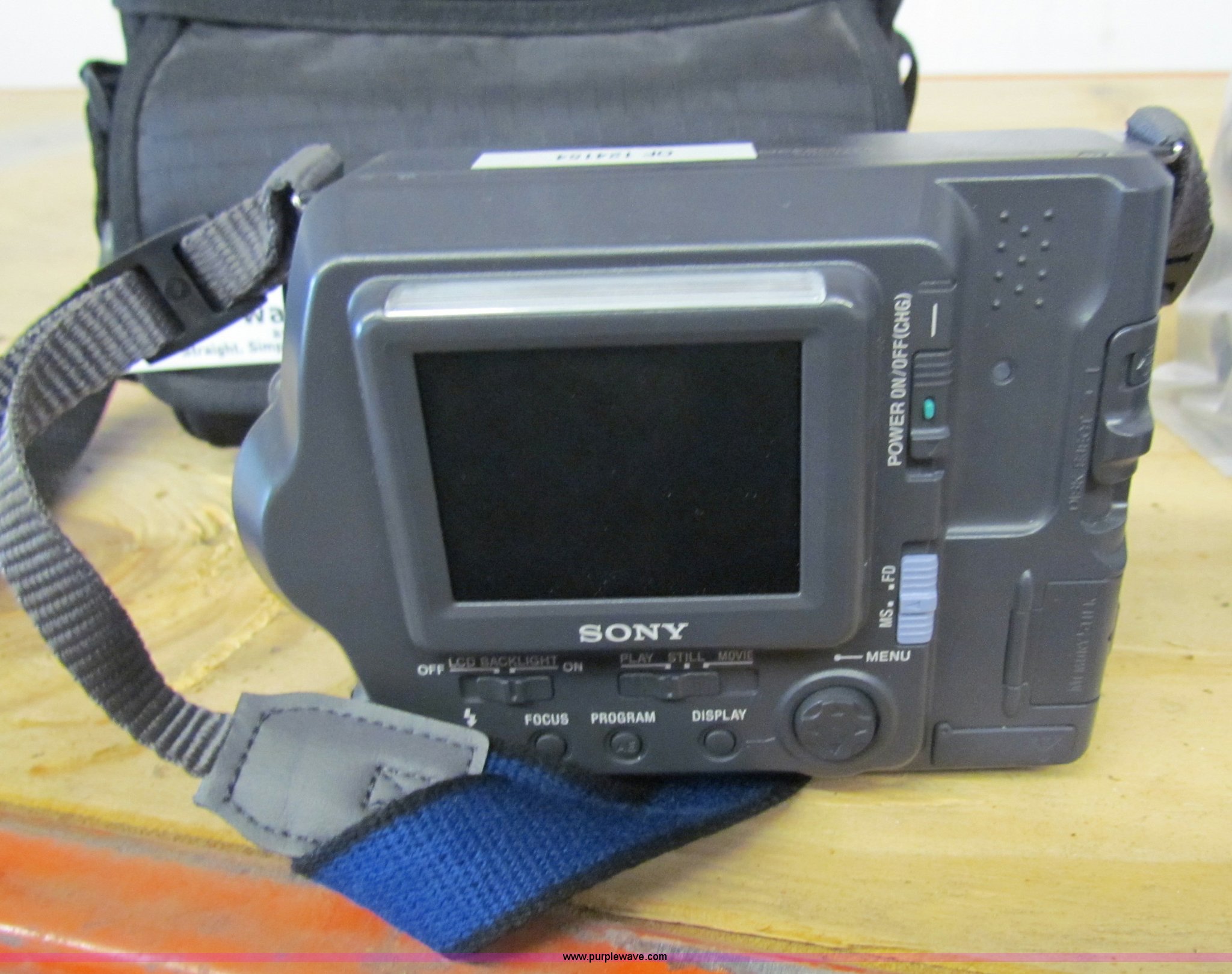 (5) assorted digital cameras in Salina, KS | Item N9177 sold | Purple Wave