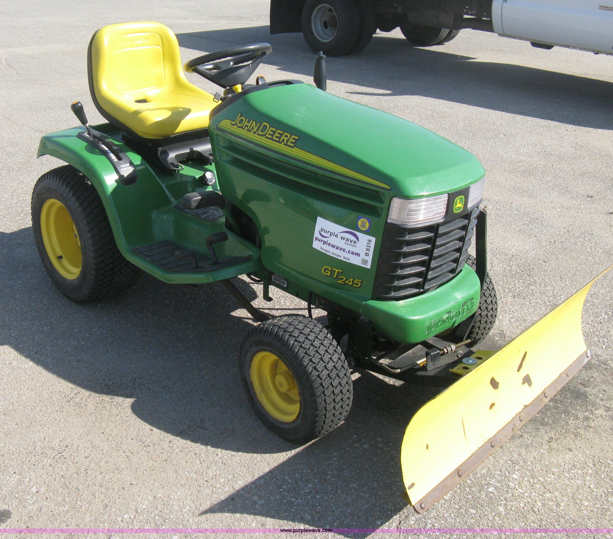 John Deere GT245 lawn mower in Wichita, KS | Item B8316 sold | Purple Wave