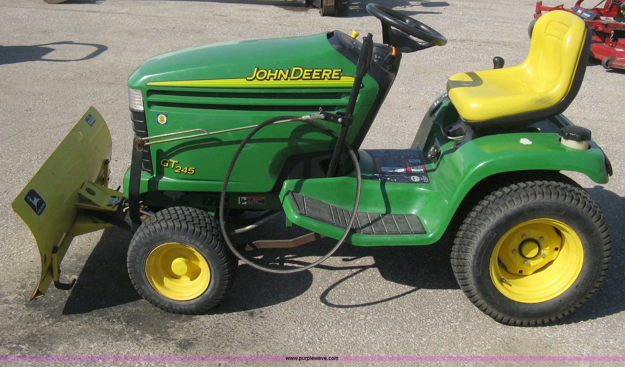 John Deere GT245 lawn mower in Wichita, KS | Item B8316 sold | Purple Wave