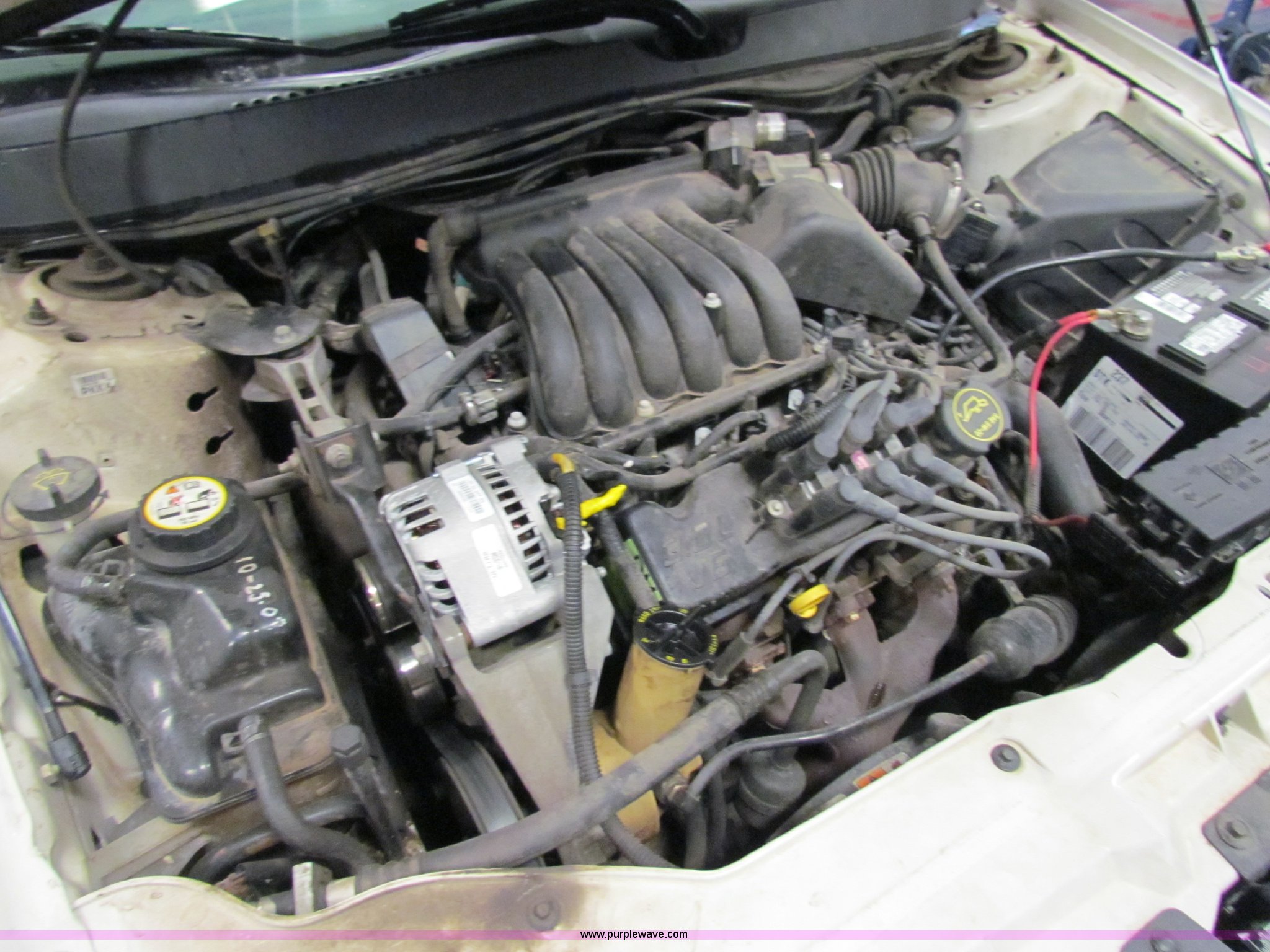 2001 Ford Taurus LX in Winfield, KS | Item B7463 sold | Purple Wave