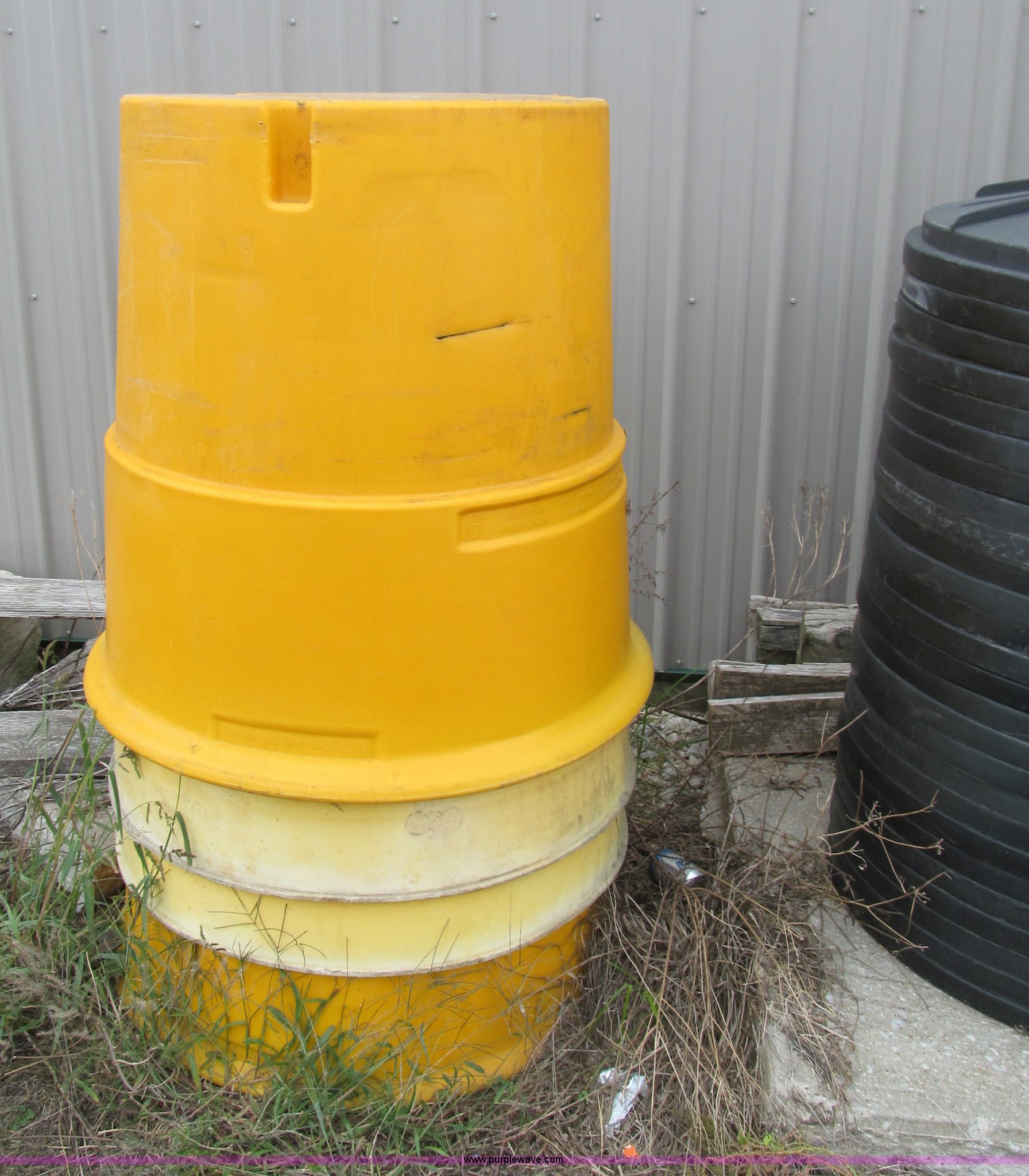 (26) safety crash barrels in Odessa, MO | Item E5603 sold | Purple Wave