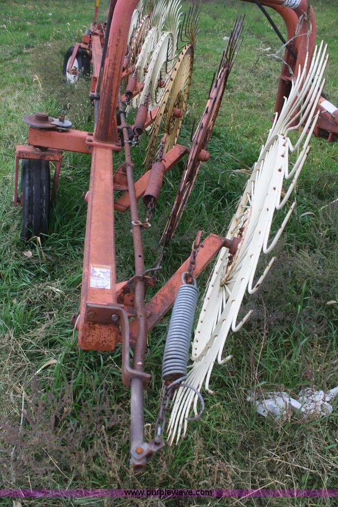 Gehl WR219 wheel rake in Spring Hill, KS | Item F2680 sold | Purple Wave