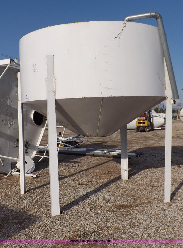 Hopper bottom tank in Ulysses , KS | Item F6098 sold | Purple Wave