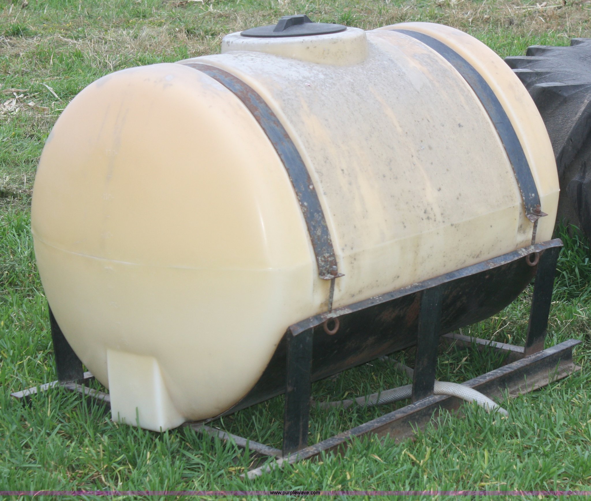 (2) poly tanks with saddles in Spring Hill, KS | Item F2665 sold ...