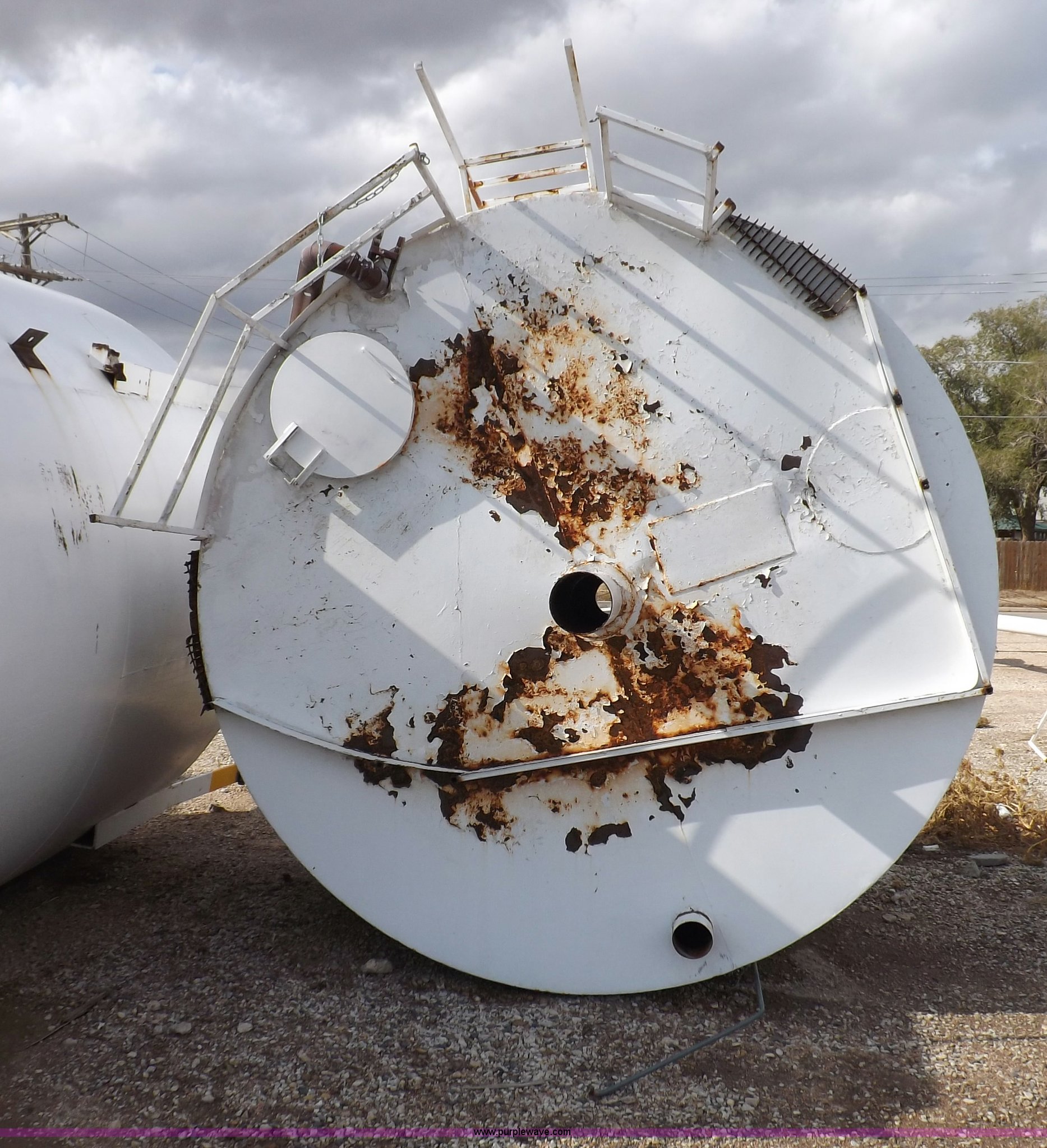 Hopper bottom tank in Ulysses , KS | Item F6066 sold | Purple Wave