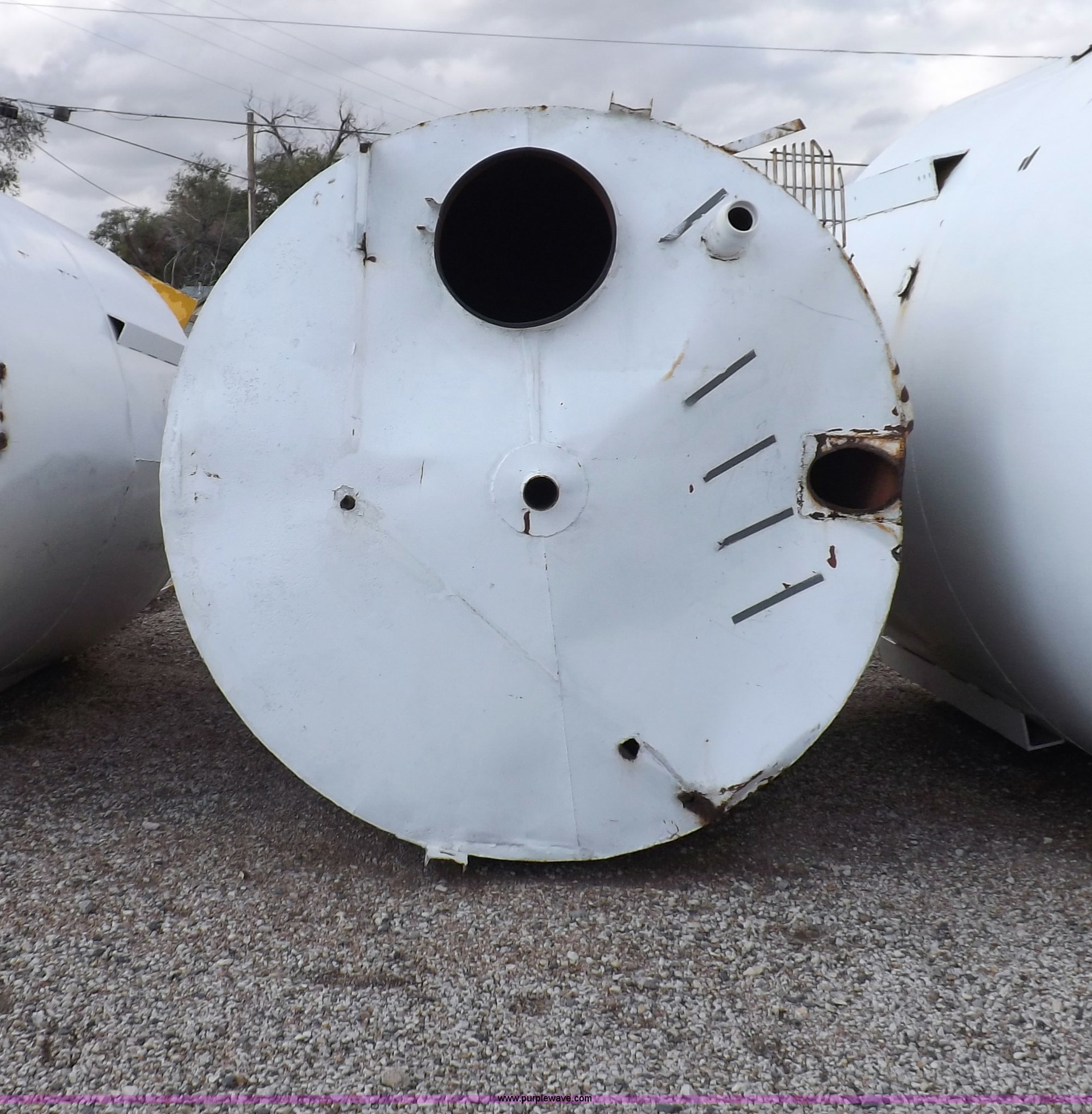 Hopper bottom tank in Ulysses , KS | Item F6068 sold | Purple Wave