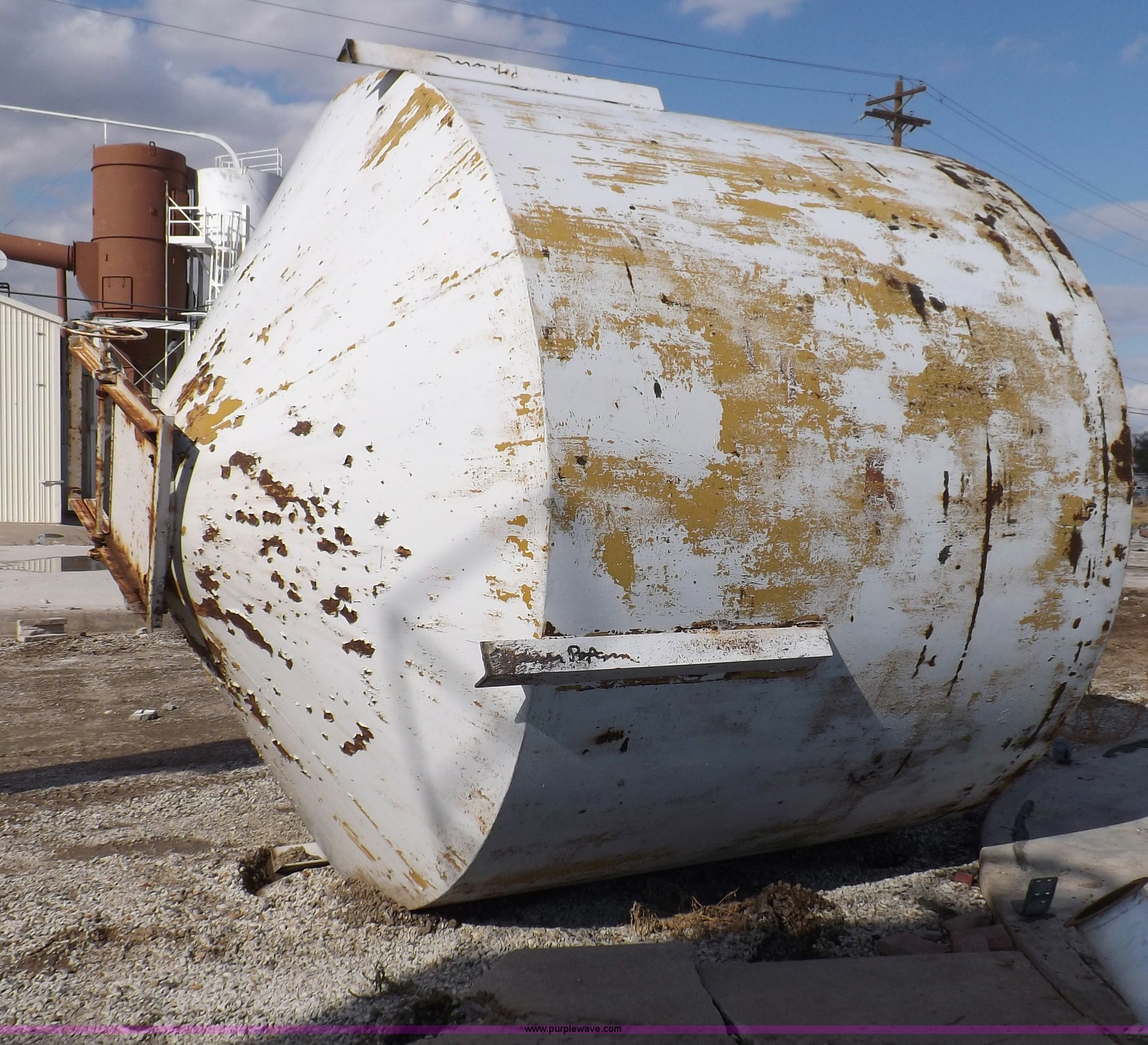 Hopper bottom tank in Ulysses , KS | Item F6075 sold | Purple Wave