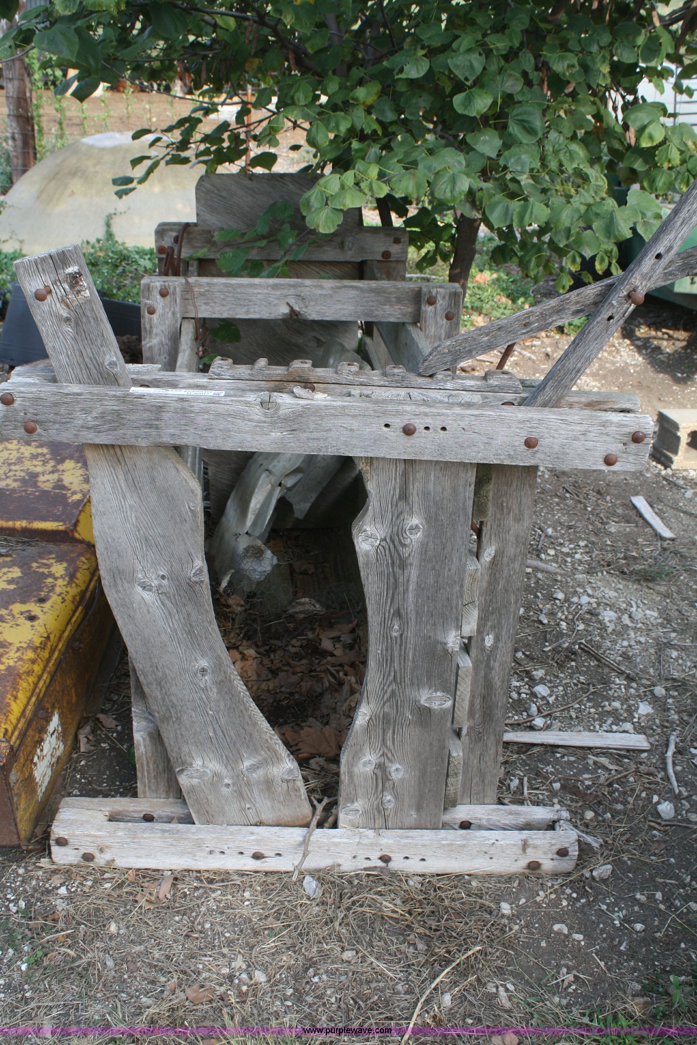 Wooden sheep chute in Kansas City, KS | Item U9507 sold | Purple Wave