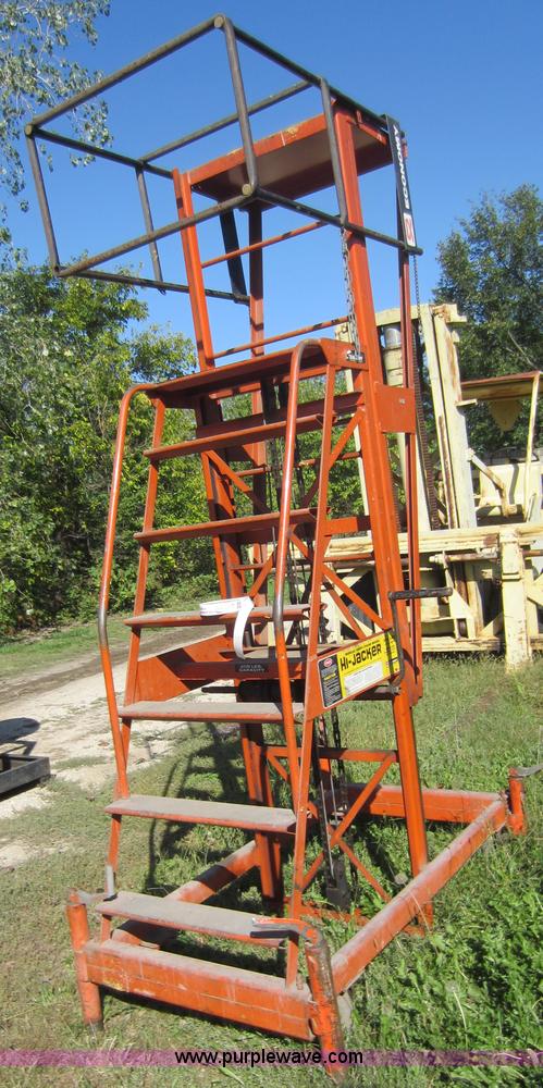 Hi-Jacker manual crank telescoping work platform in Iola, KS | Item ...