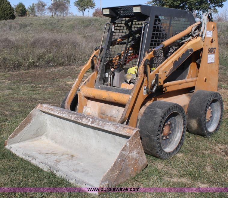 Case 90XT skid steer in Lansing, KS | Item F2662 sold | Purple Wave