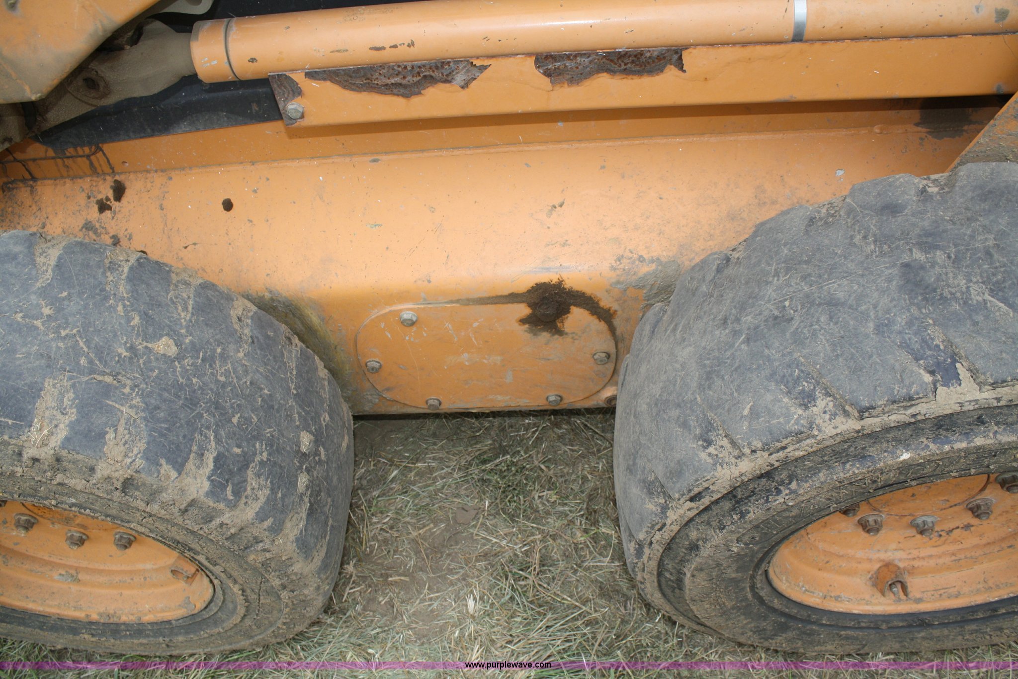 2002 Case 90XT skid steer in Lansing, KS | Item F2661 sold | Purple Wave