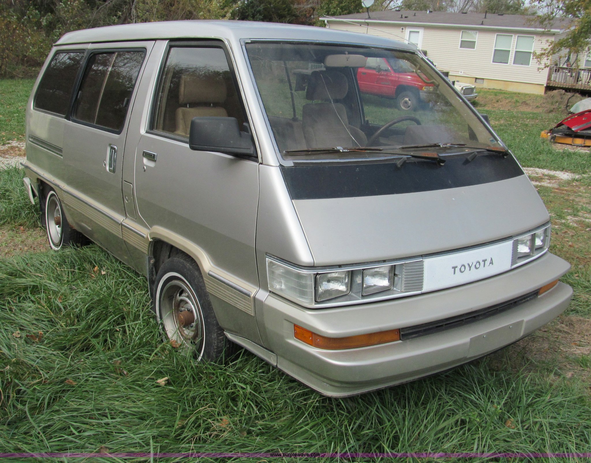 1986 Toyota Van LE in Harrisonville, MO | Item E5667 sold | Purple Wave