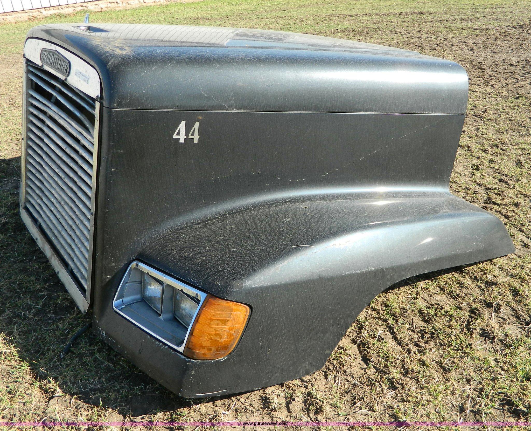 1996 Freightliner FLD120 hood with grill in Great Bend, KS | Item S9049 ...