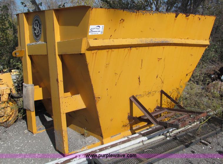 10 ton asphalt hopper in Kansas City, MO | Item E5648 sold | Purple Wave