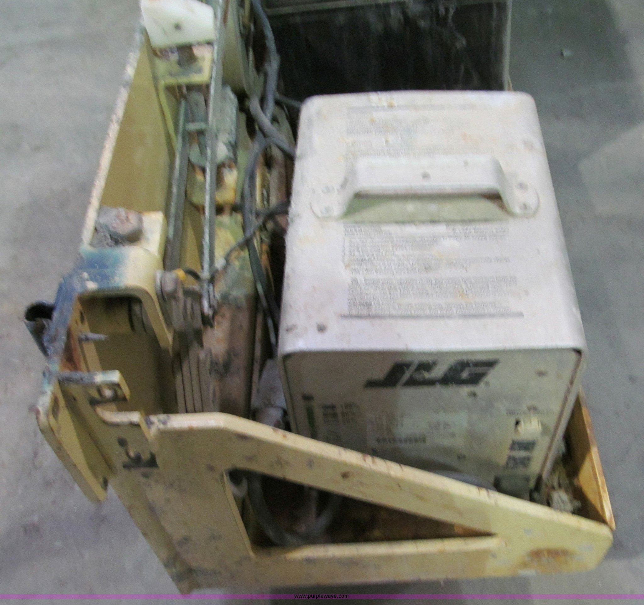 1999 JLG 2646E2 scissor lift in Odessa, MO | Item E5606 sold | Purple Wave