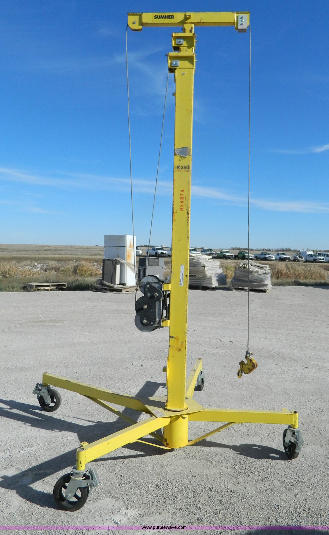 Sumner R-250 hoist in Hays, KS | Item T9488 sold | Purple Wave