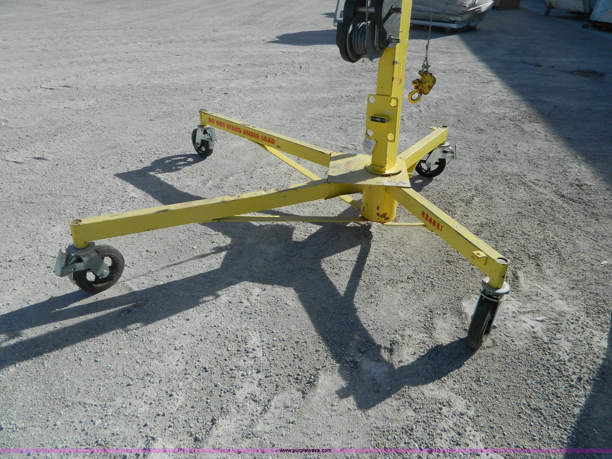 Sumner R-250 hoist in Hays, KS | Item T9488 sold | Purple Wave