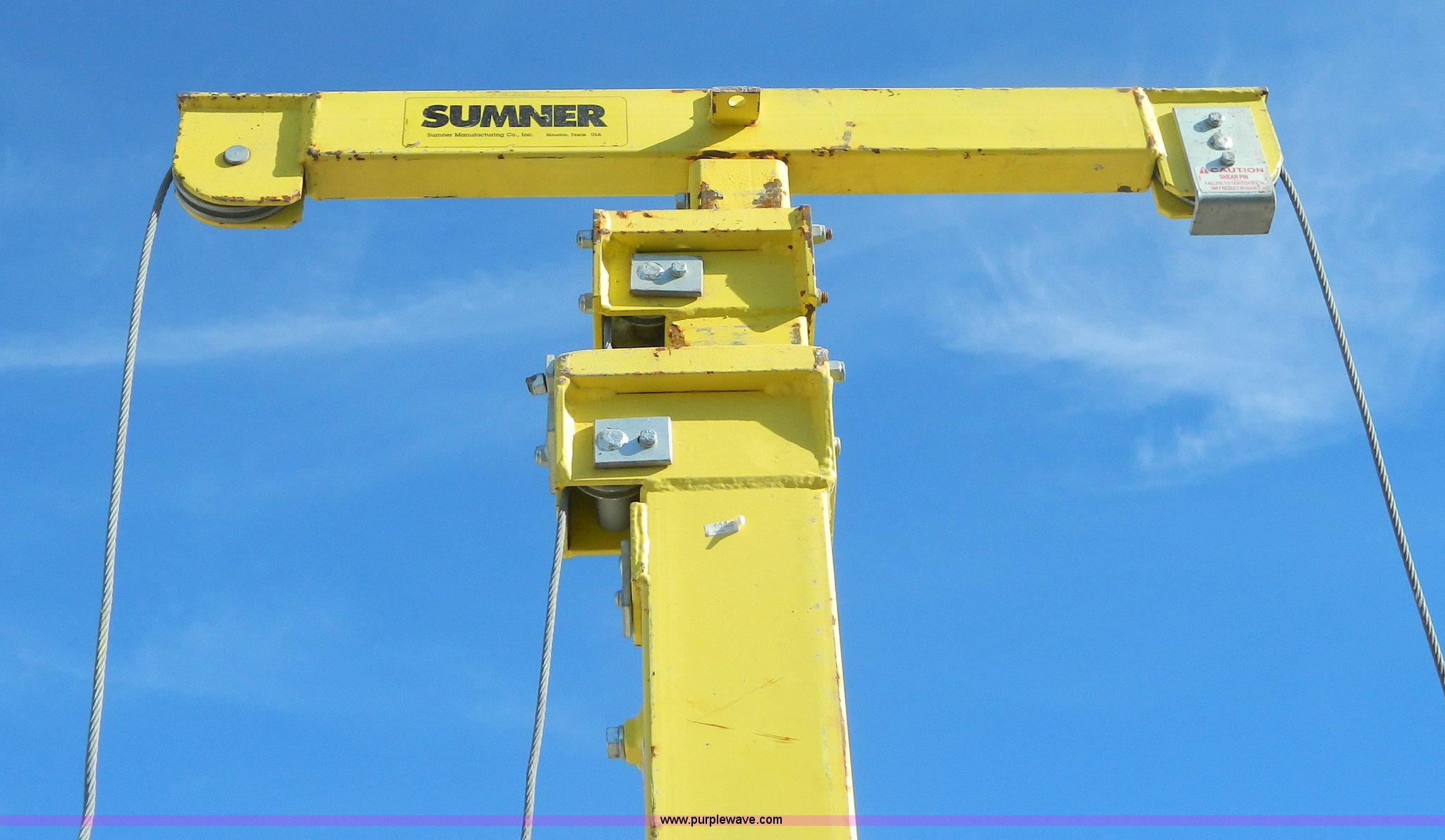 Sumner R-250 hoist in Hays, KS | Item T9488 sold | Purple Wave