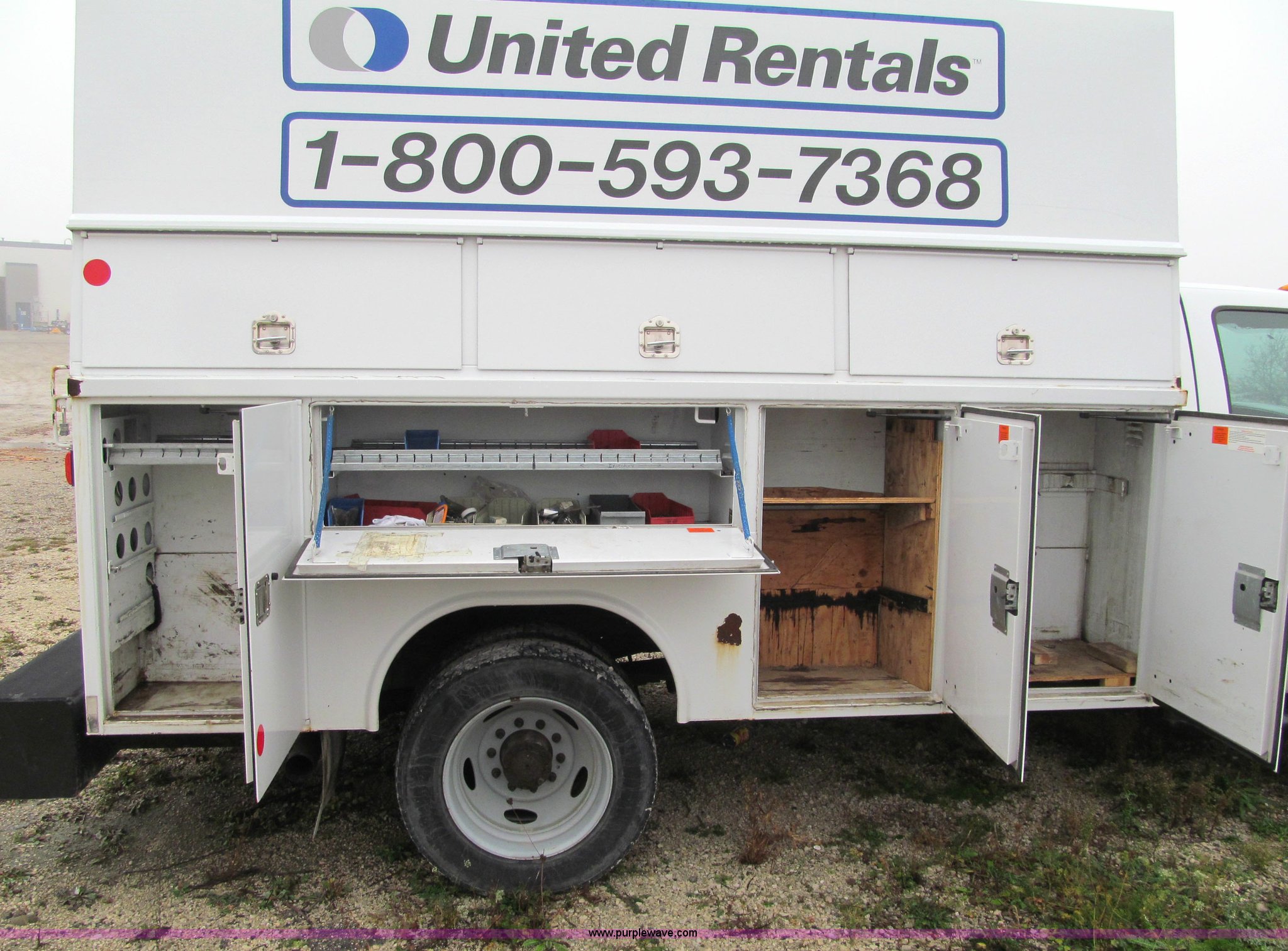 2006 Ford F550 XL Super Duty service truck in Oak Creek, WI | Item ...