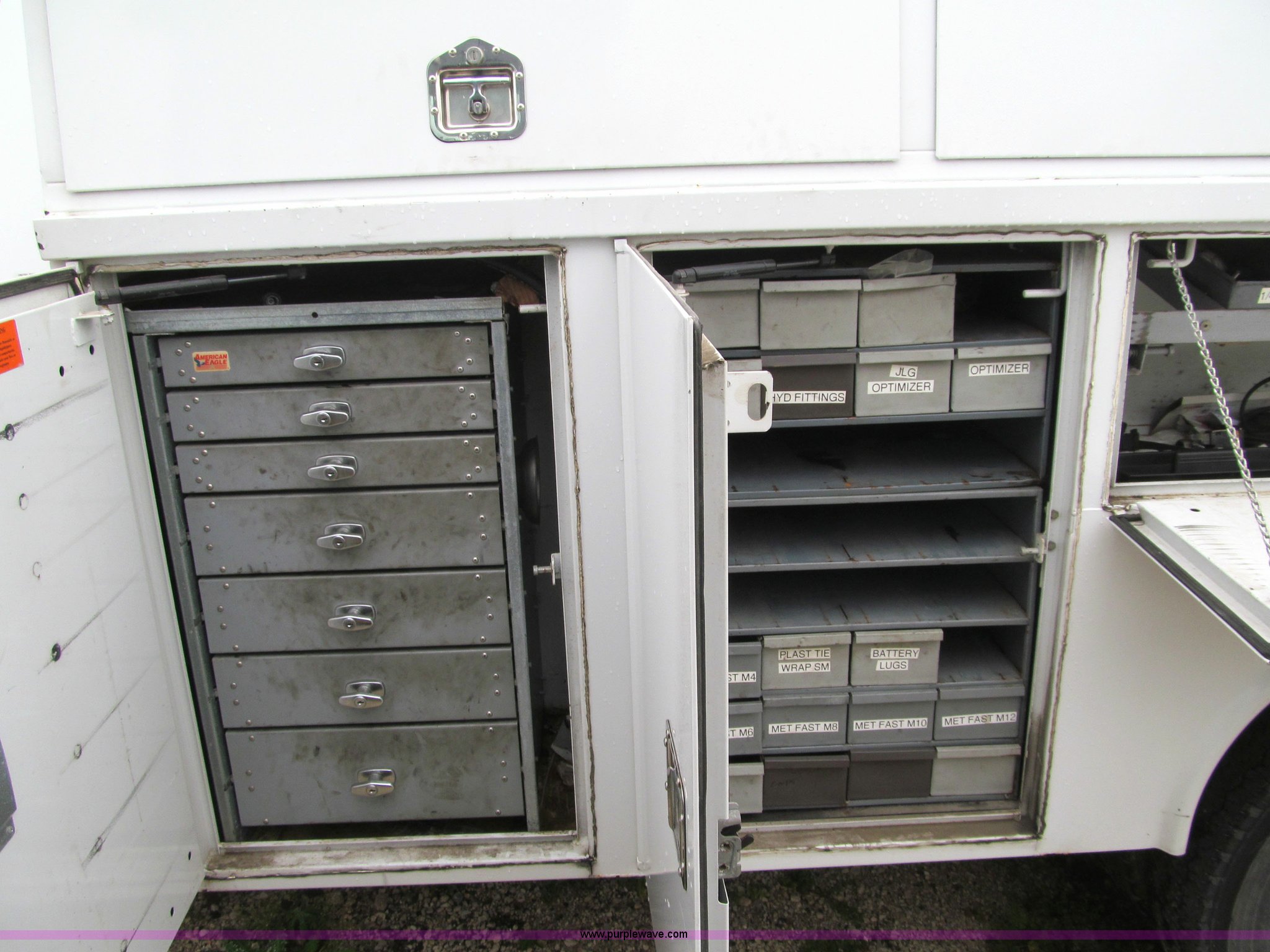 2006 Ford F550 XL Super Duty service truck in Oak Creek, WI | Item ...