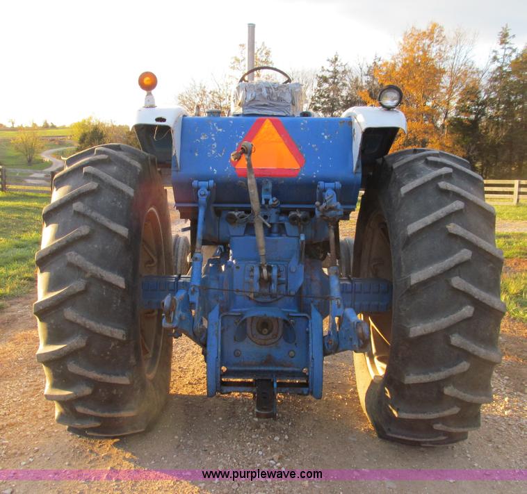 Ford 8600 tractor in Fulton, MO | Item E3553 sold | Purple Wave