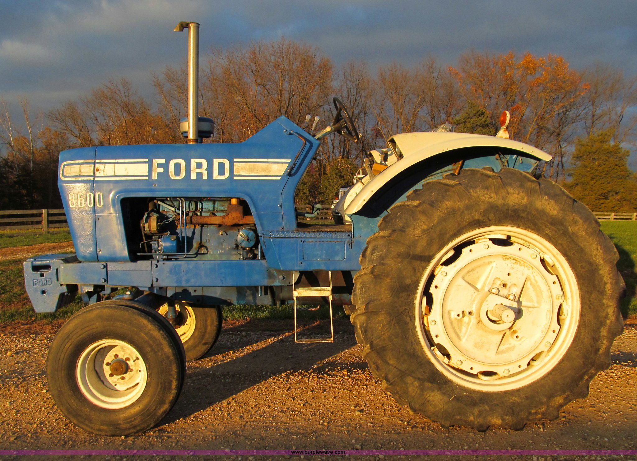 Ford 8600 tractor in Fulton, MO | Item E3553 sold | Purple Wave