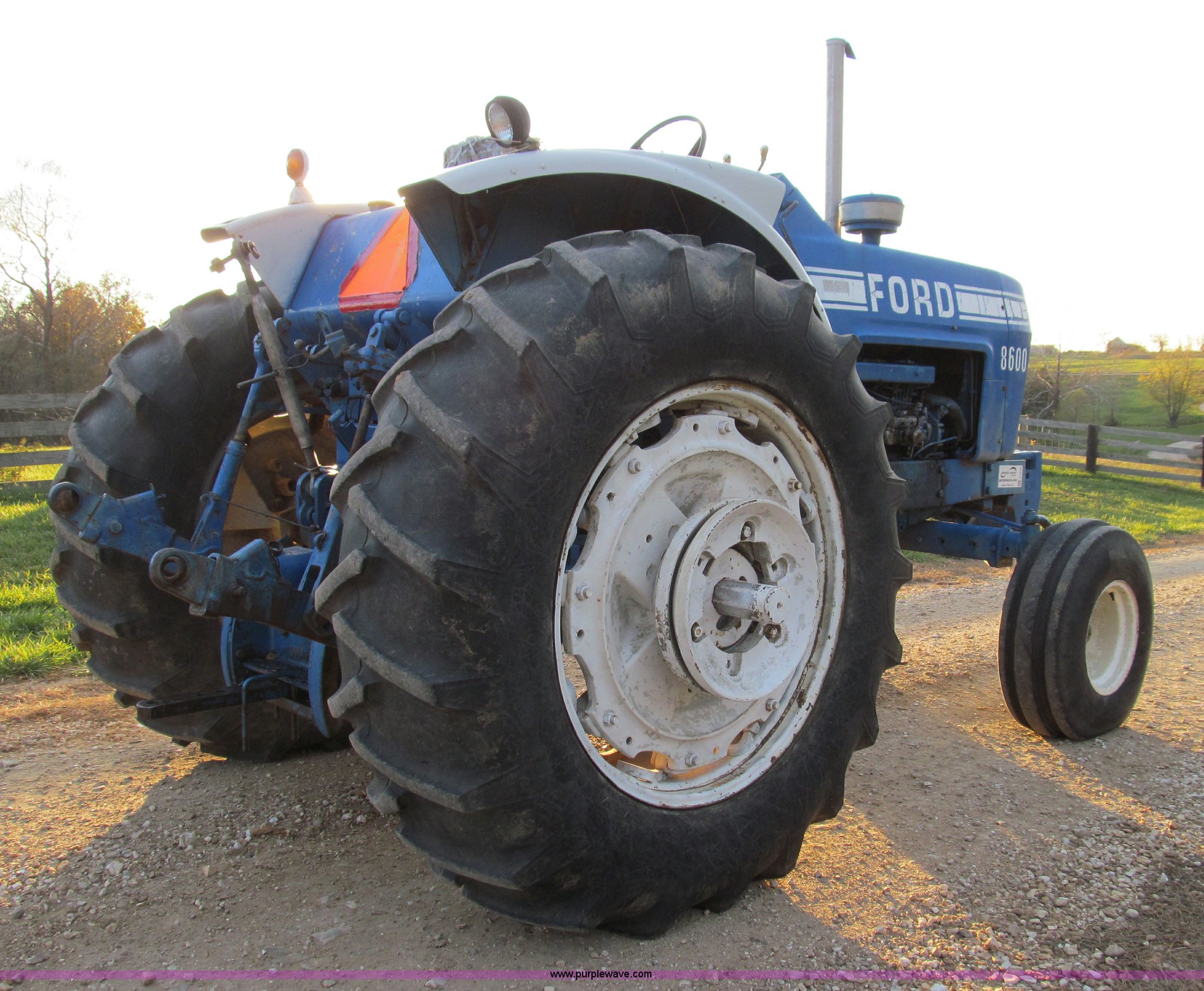 Ford 8600 tractor in Fulton, MO | Item E3553 sold | Purple Wave