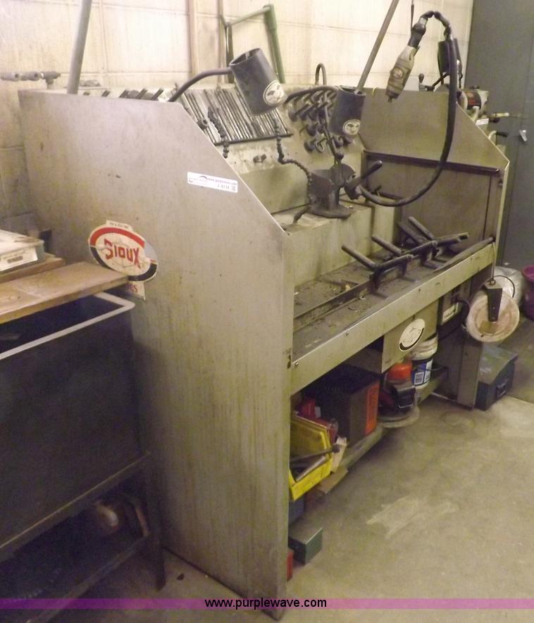 Sioux cylinder head work center in Garden City, KS | Item J9131 sold ...