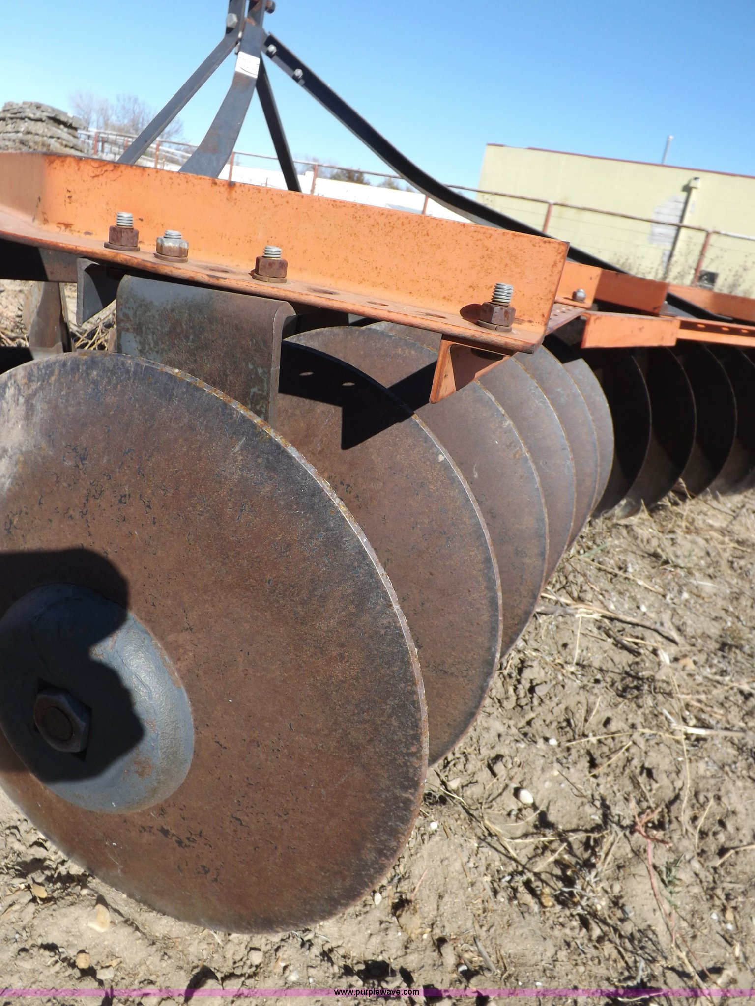 7' tandem offset disc in Garden City, KS | Item F6230 sold | Purple Wave